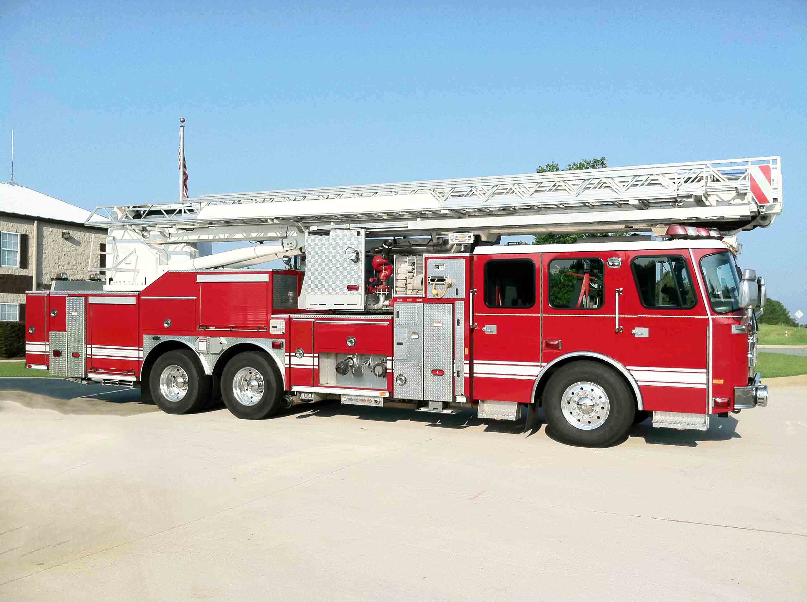 2005 E-One Cyclone II 100' Bronto Platform | Used Truck Details