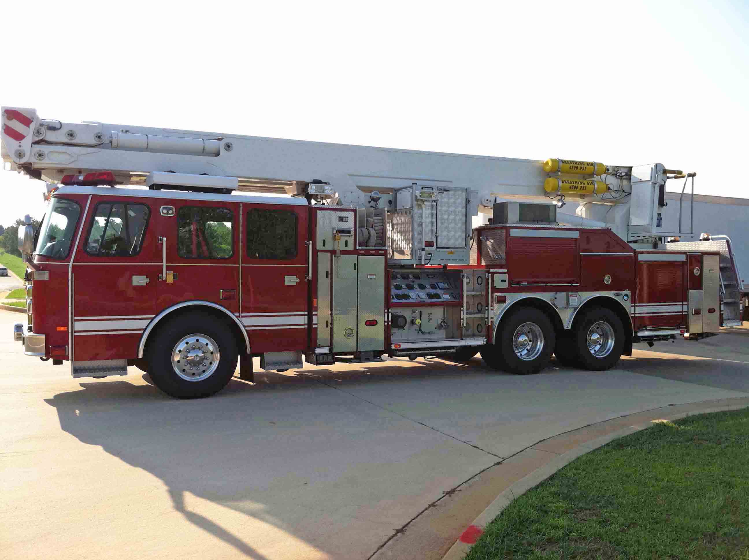 2005 E-One Cyclone II 100' Bronto Platform | Used Truck Details