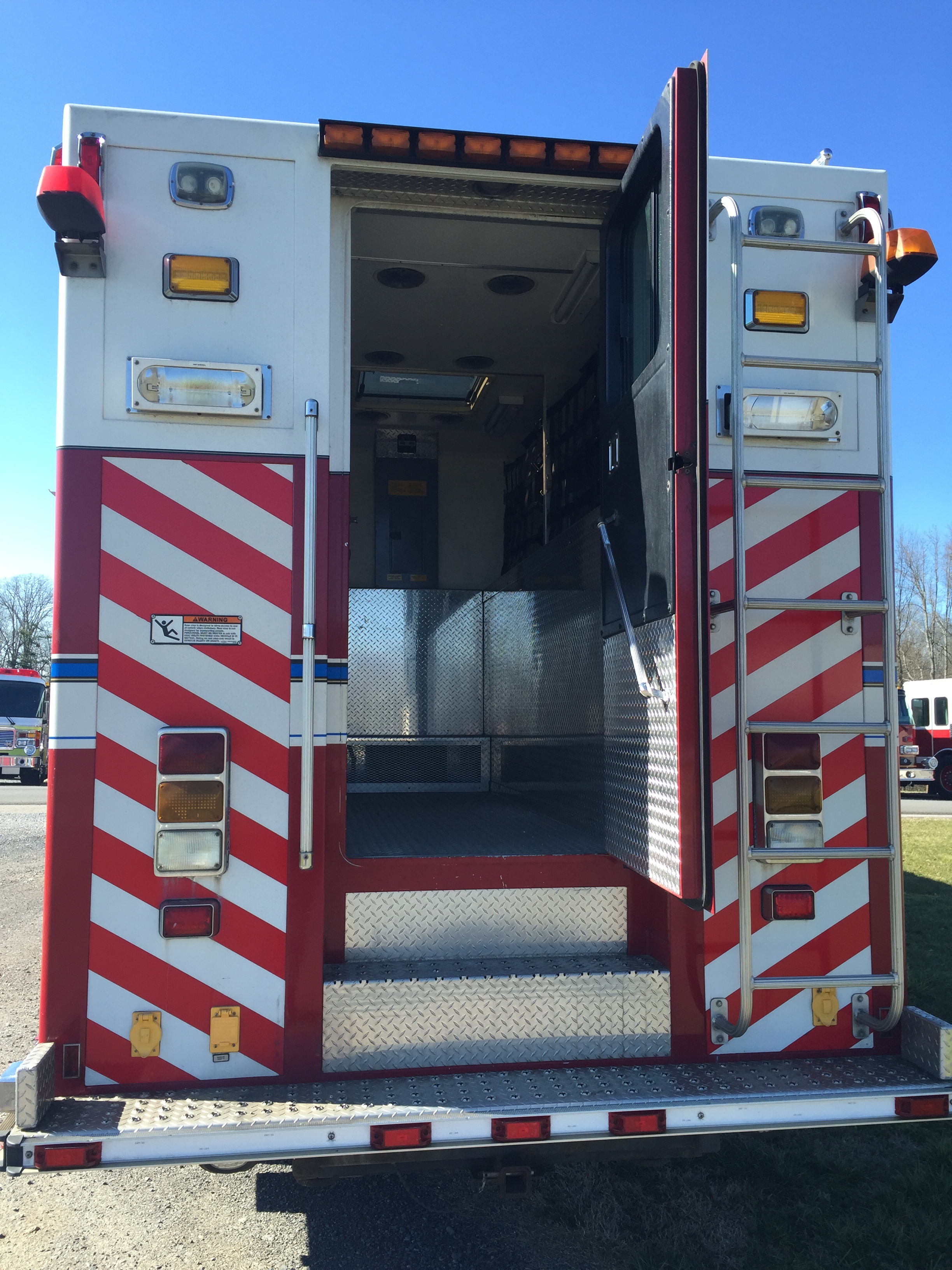 2004 E-One Cyclone II Walk-In Heavy Rescue | Used Truck Details