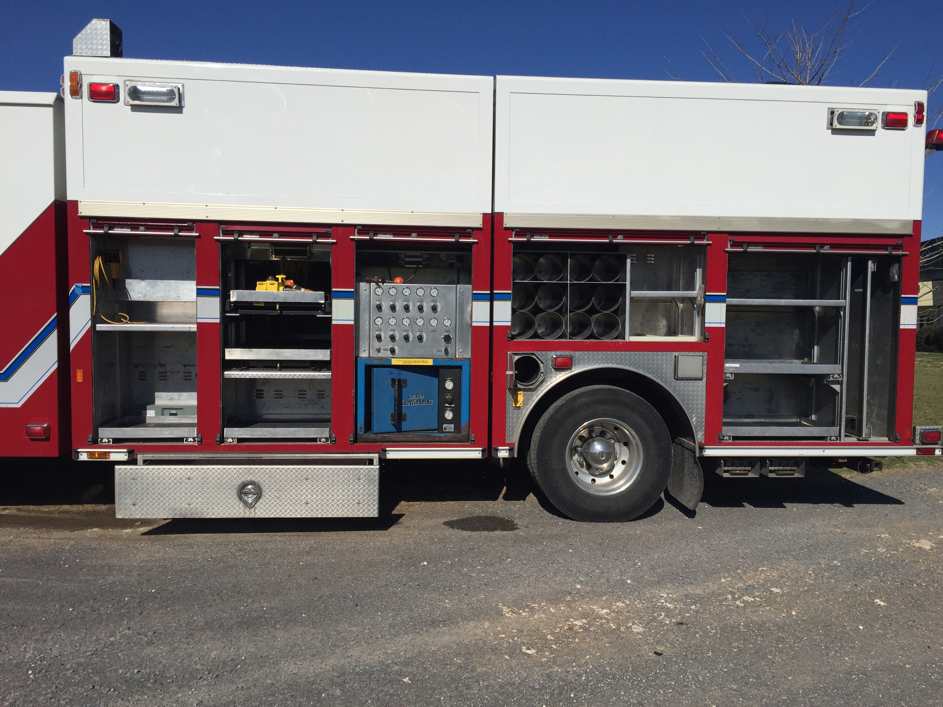 2004 E-One Cyclone II Walk-In Heavy Rescue | Used Truck Details