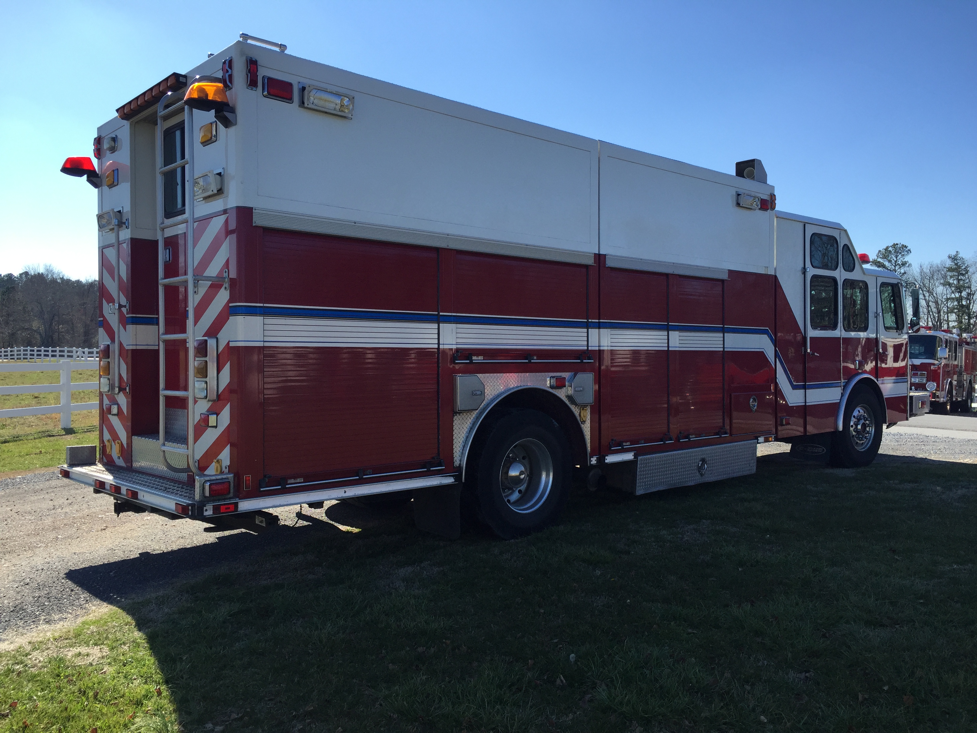 2004 E-One Cyclone II Walk-In Heavy Rescue | Used Truck Details