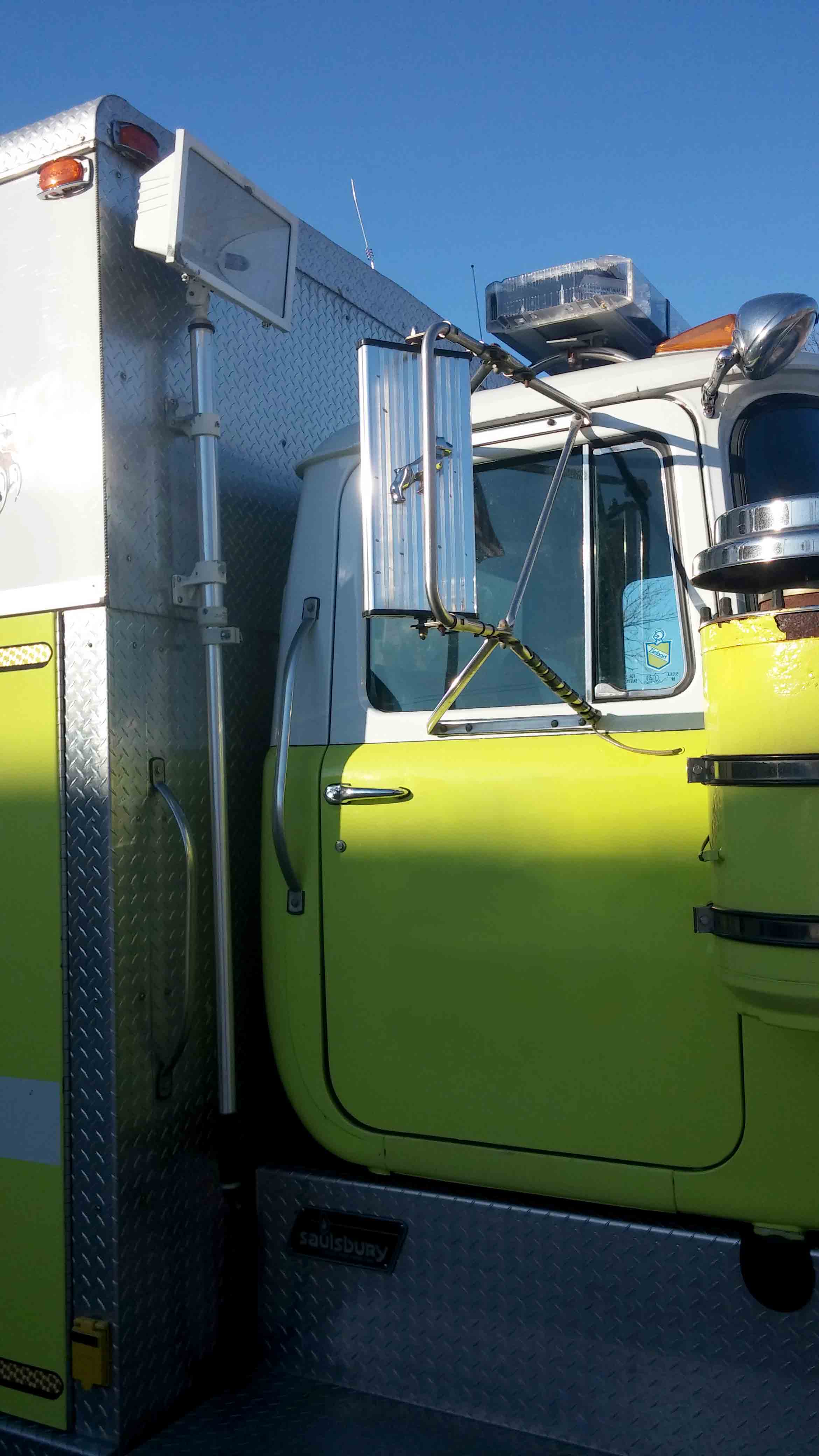 1989 Saulsbury Mack Walk-In Rescue | Used Truck Details
