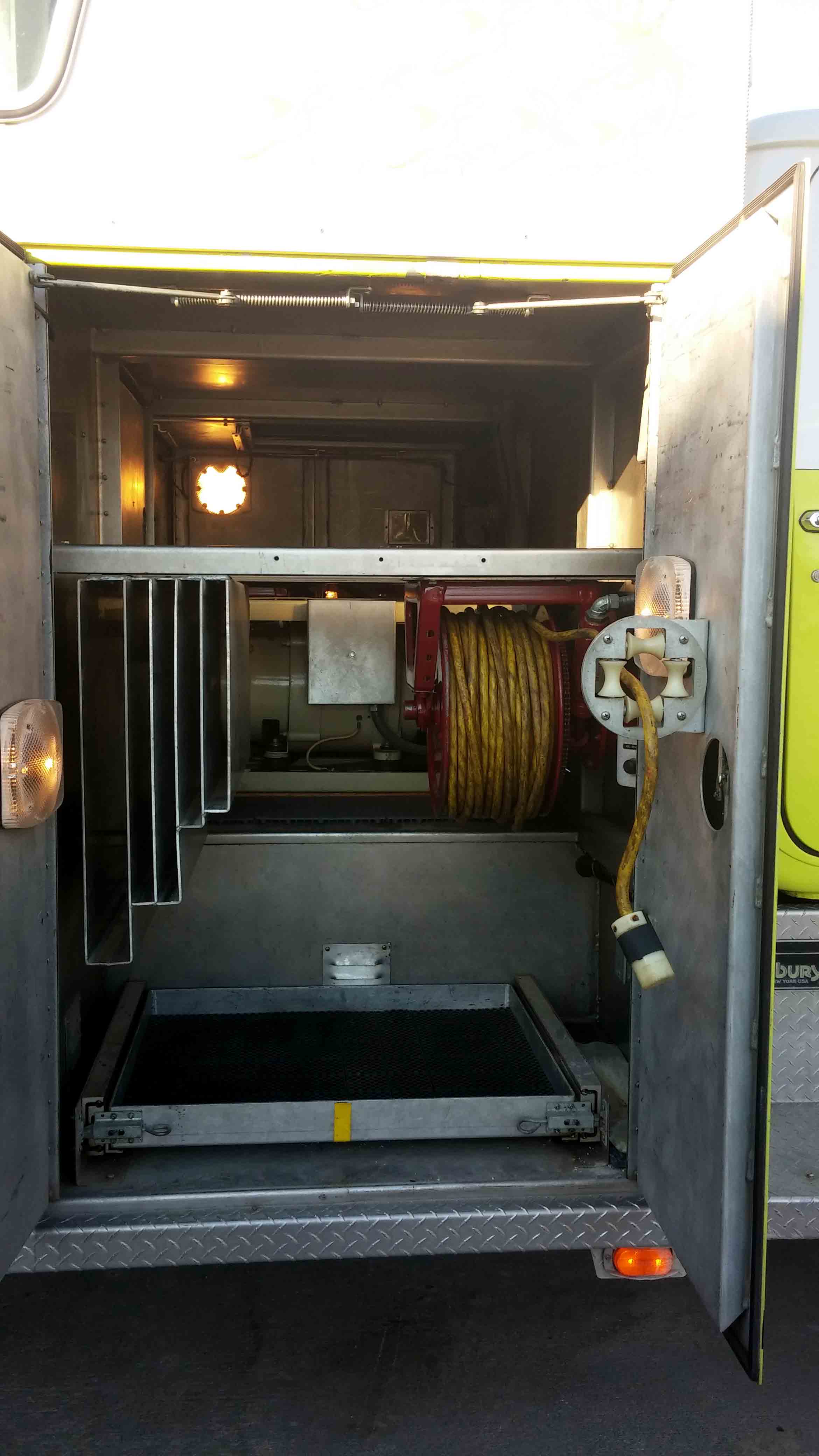 1989 Saulsbury Mack Walk-In Rescue | Used Truck Details