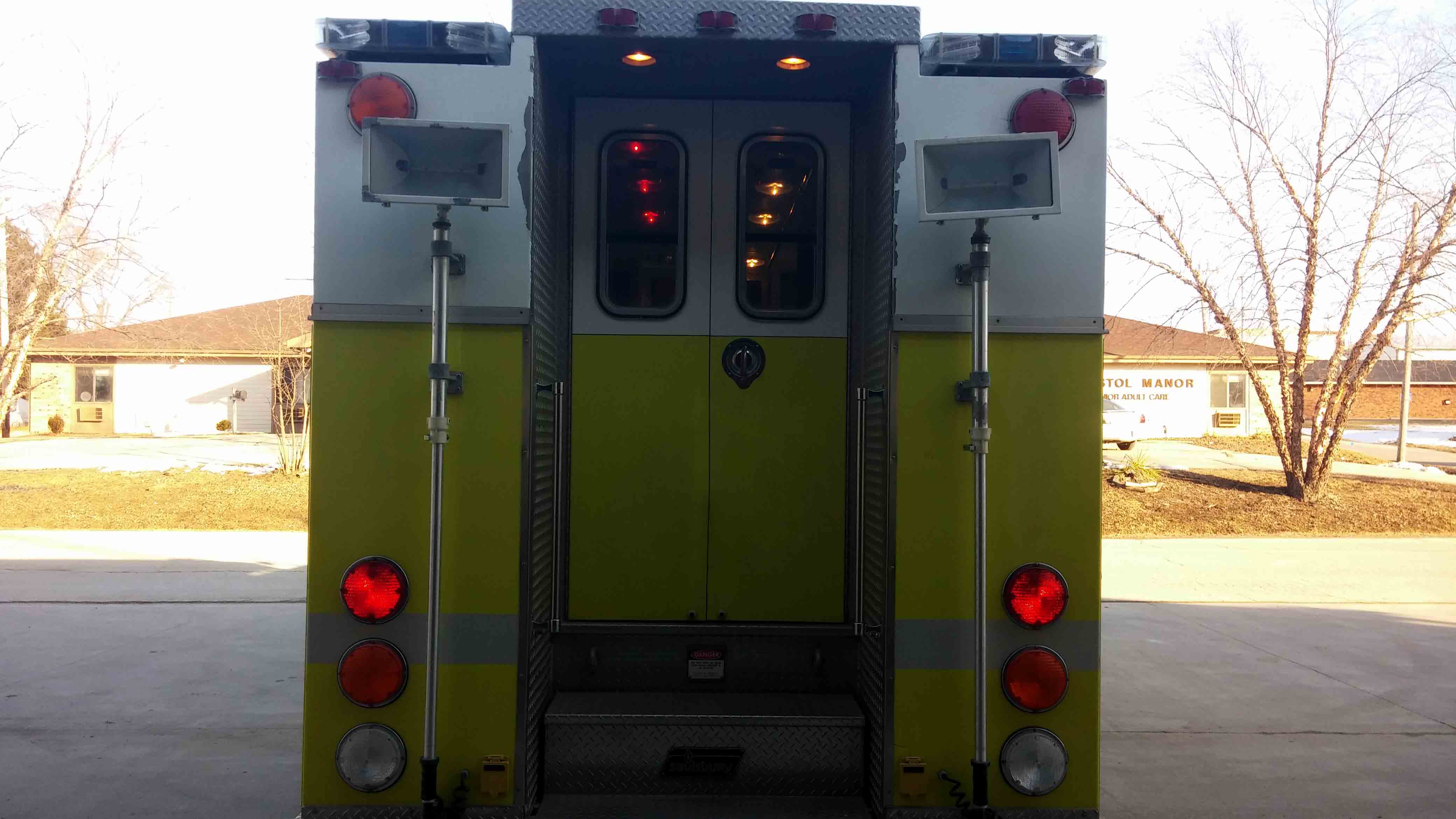 1989 Saulsbury Mack Walk-In Rescue | Used Truck Details