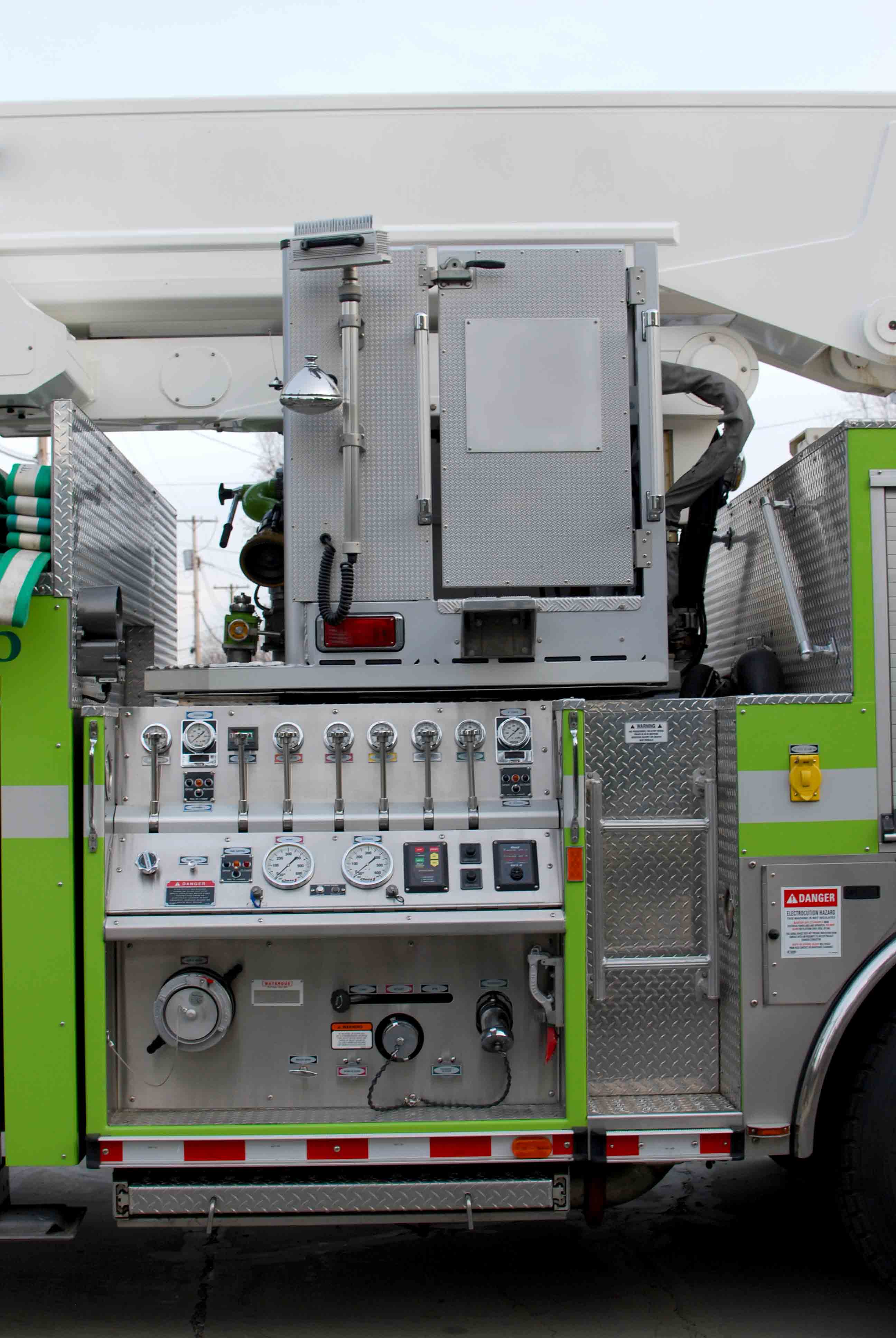 2001 Saulsbury E-One Cyclone II 100' Bronto | Used Truck Details