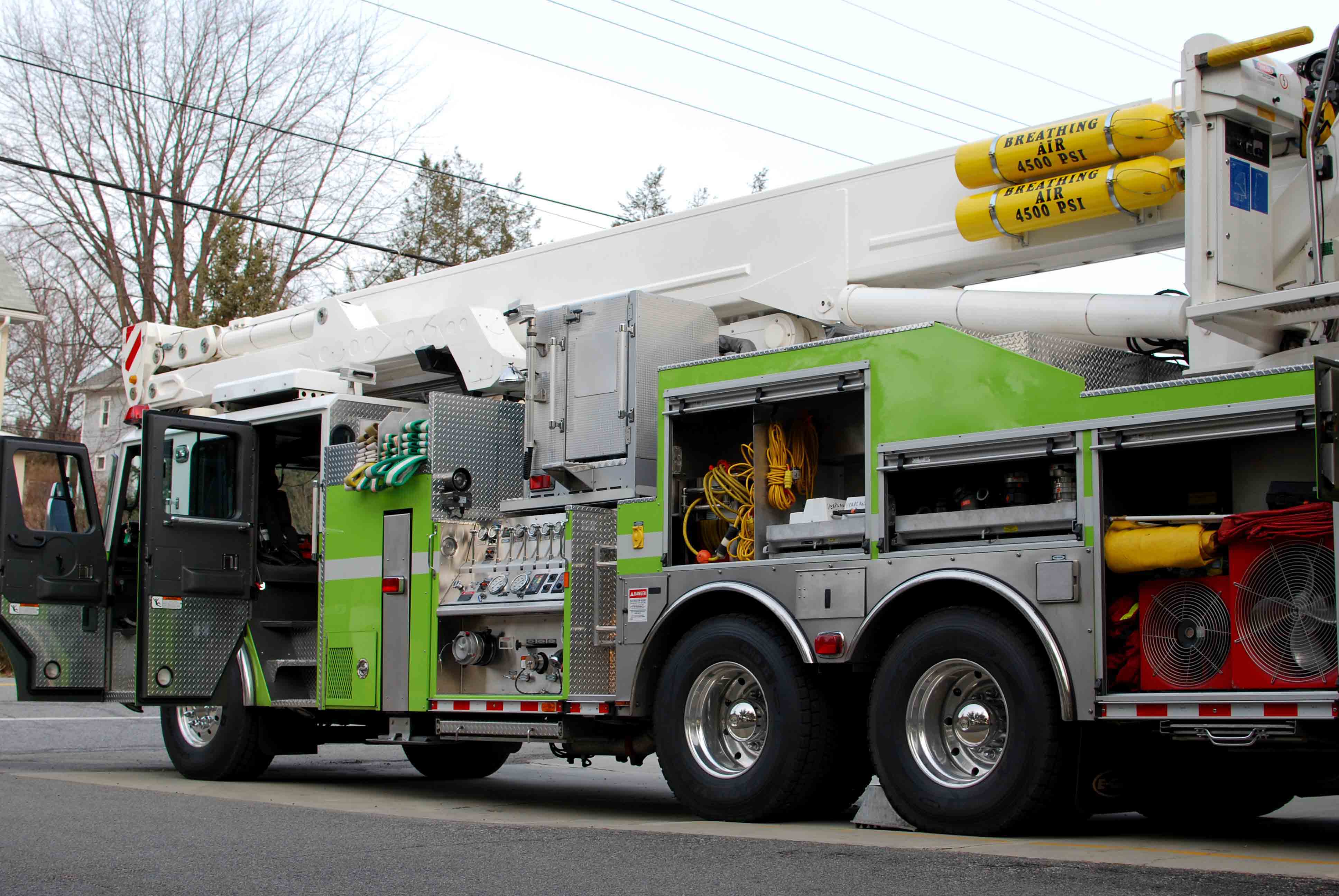 2001 Saulsbury E-One Cyclone II 100' Bronto | Used Truck Details