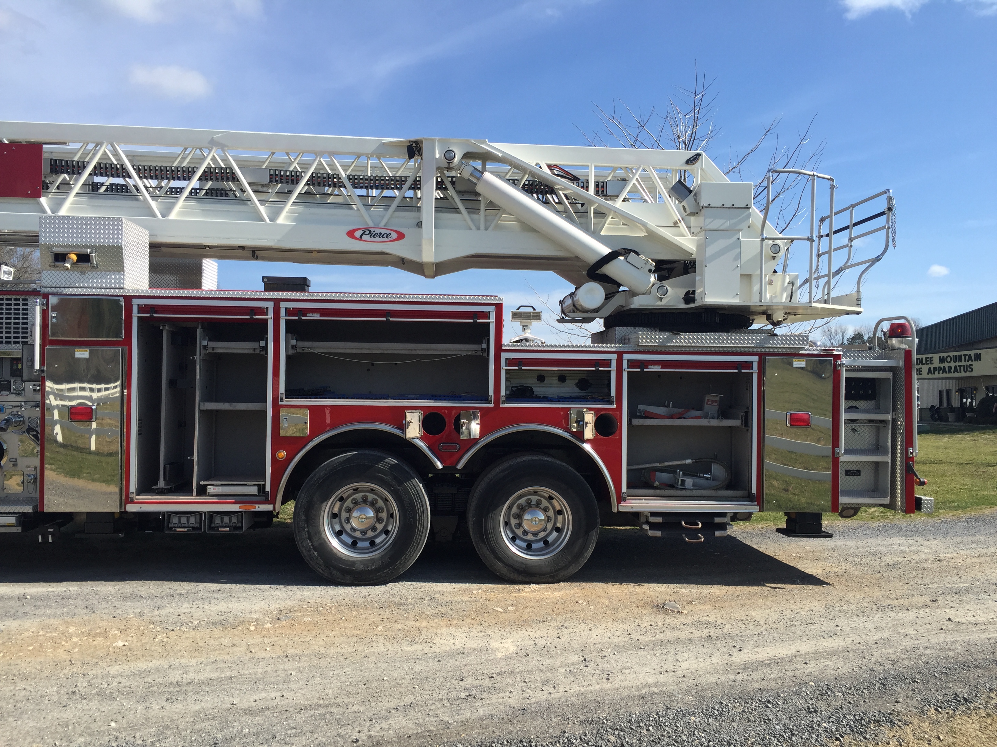 2007 Pierce 100' Platform | Used Truck Details