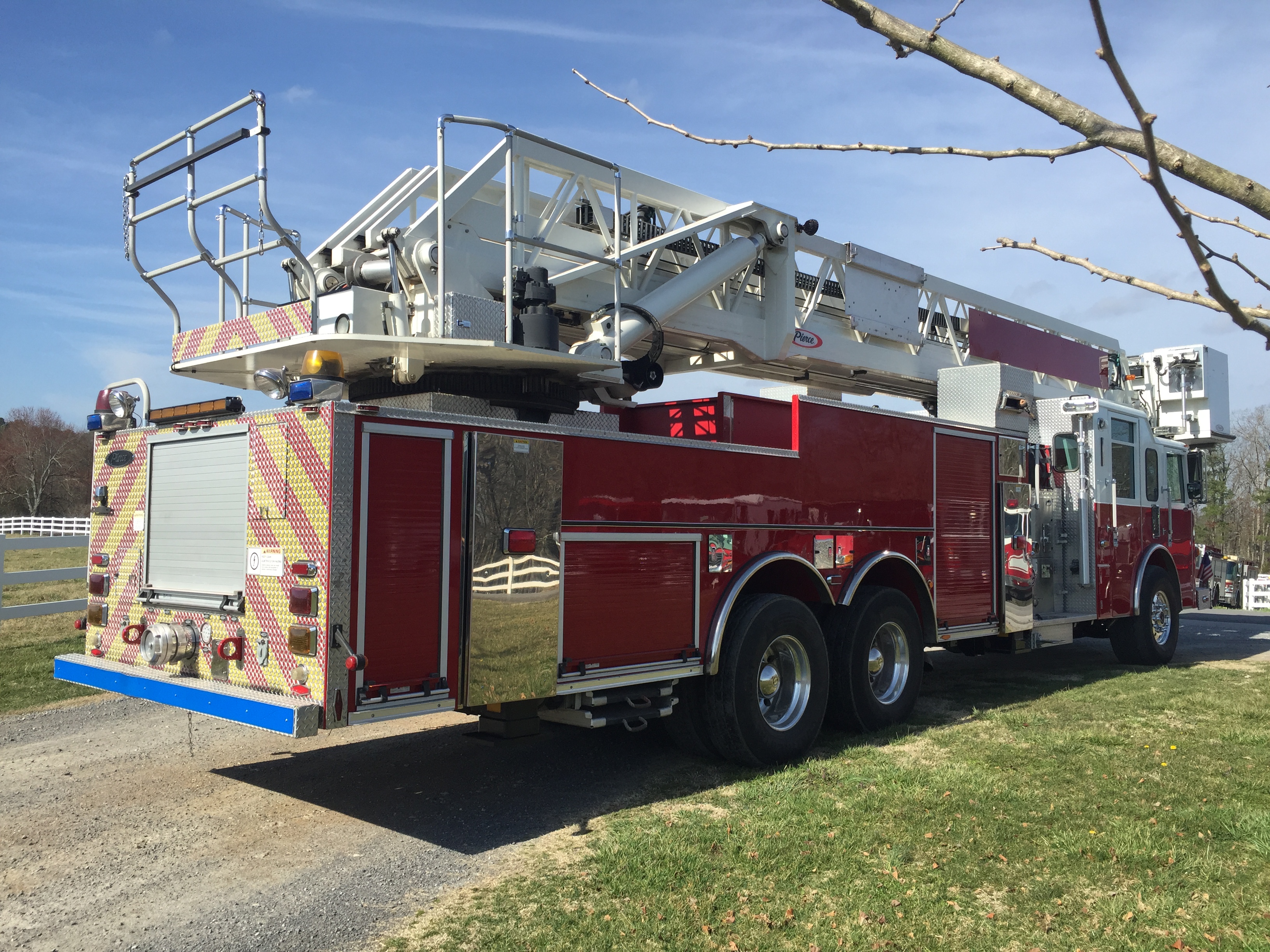 2007 Pierce 100' Platform | Used Truck Details