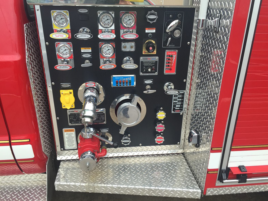 2006 Pierce Contender Ford F-550 4x4 Mini Pumper | Used Truck Details