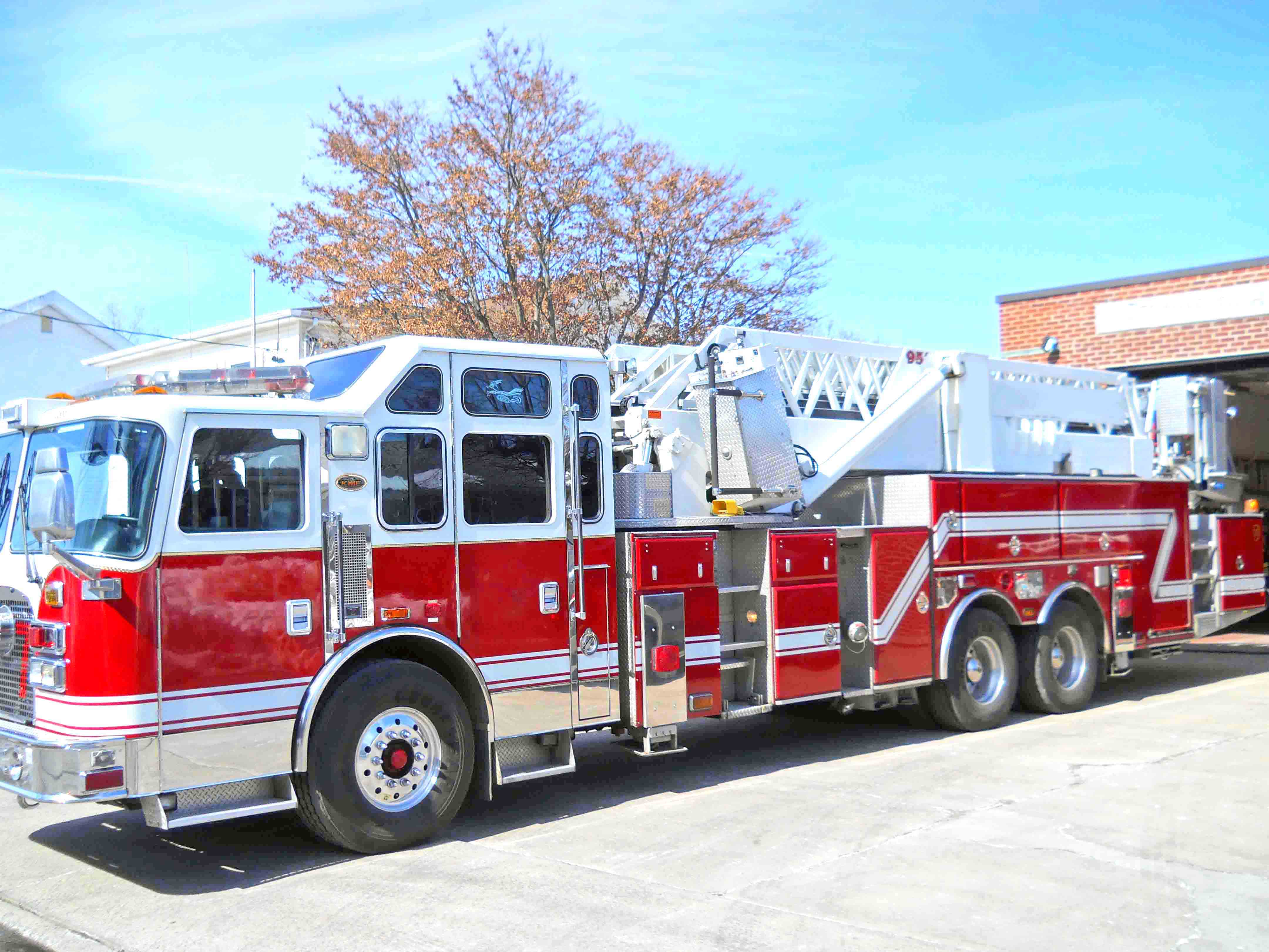 2003 KME 95' Mid Mount Platform | Used Truck Details