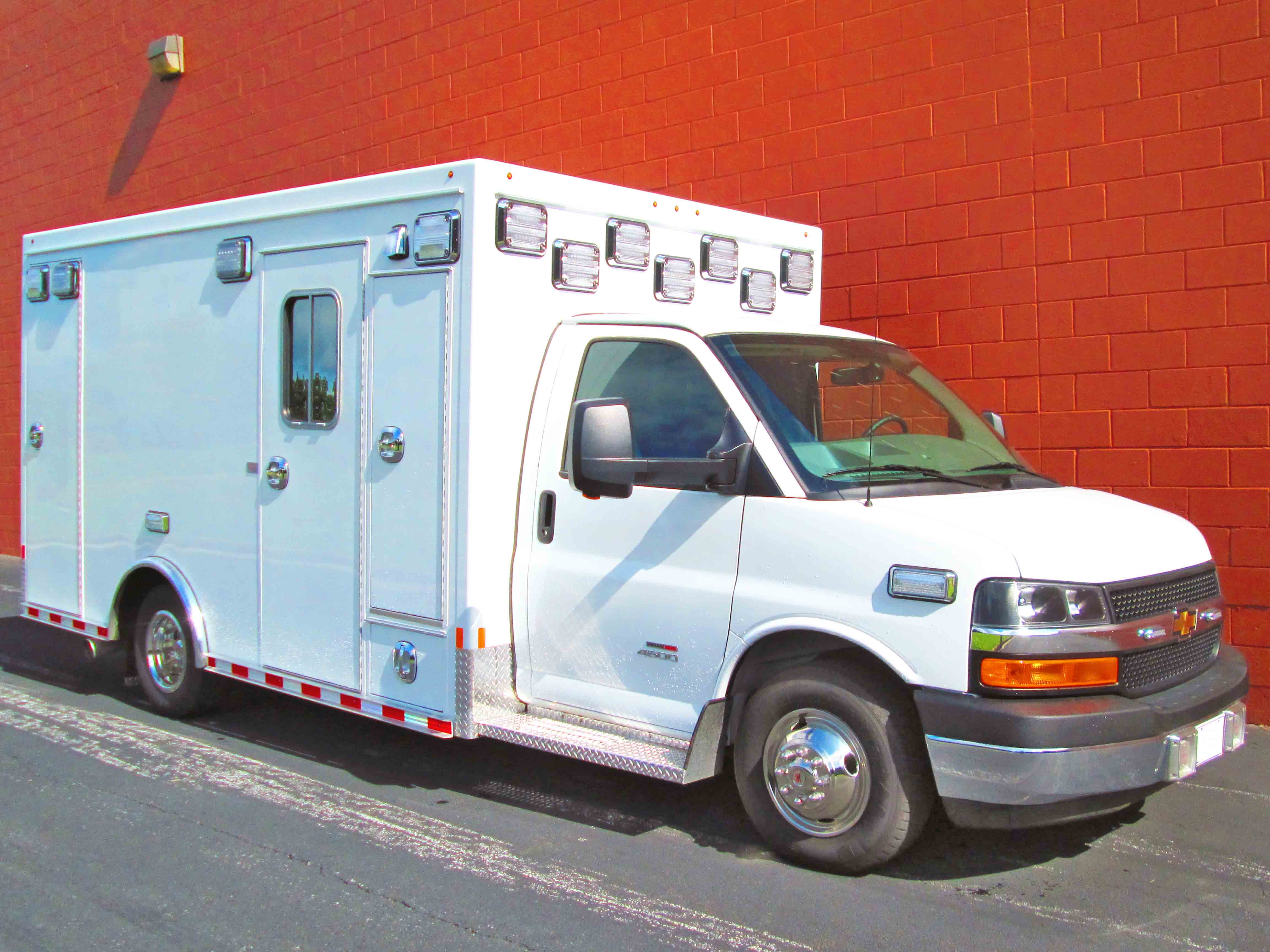 2014 Custom Works Chevrolet G4500 Type 3 Ambulance | Used Truck Details