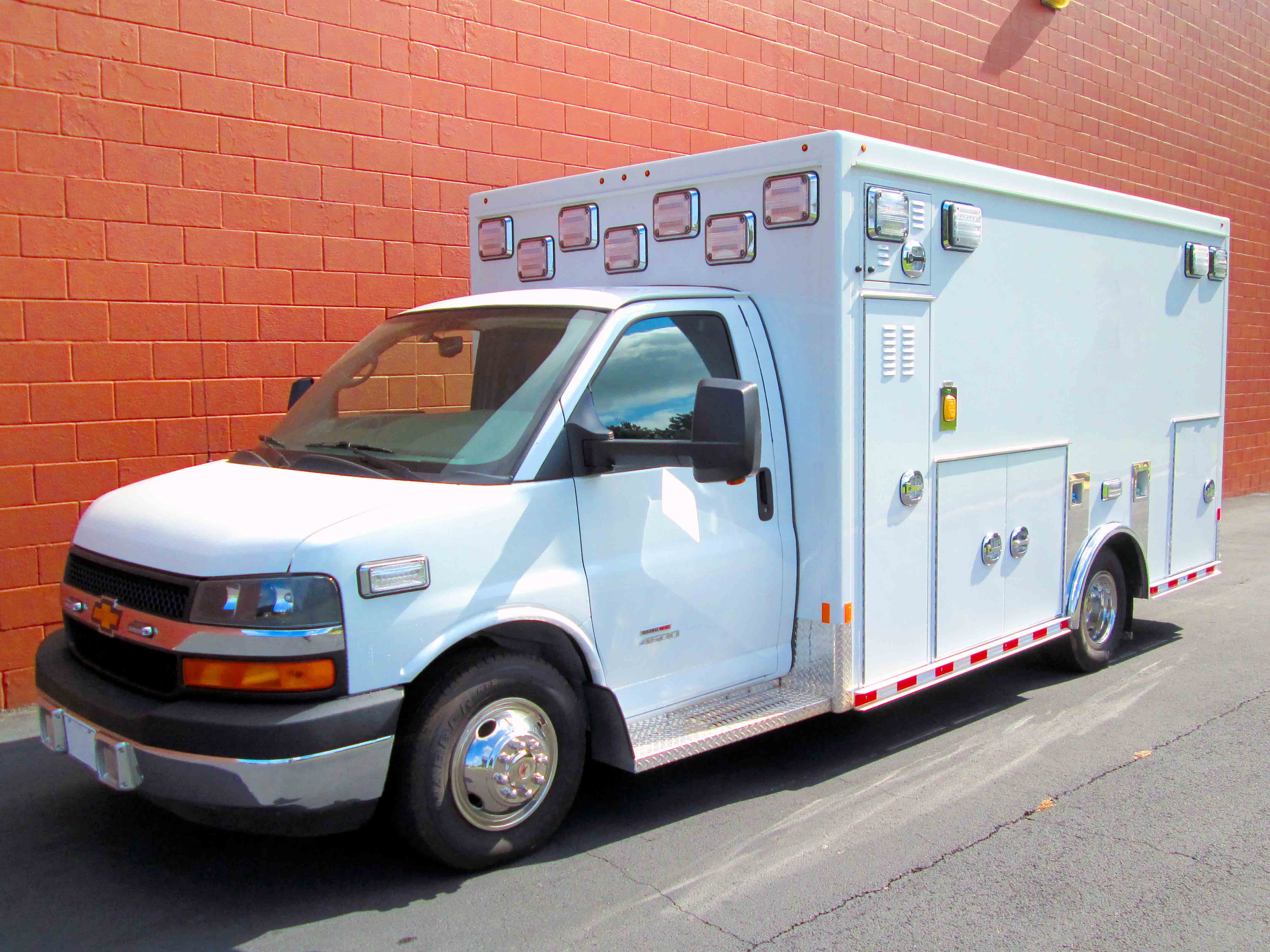 2014 Custom Works Chevrolet G4500 Type 3 Ambulance | Used Truck Details