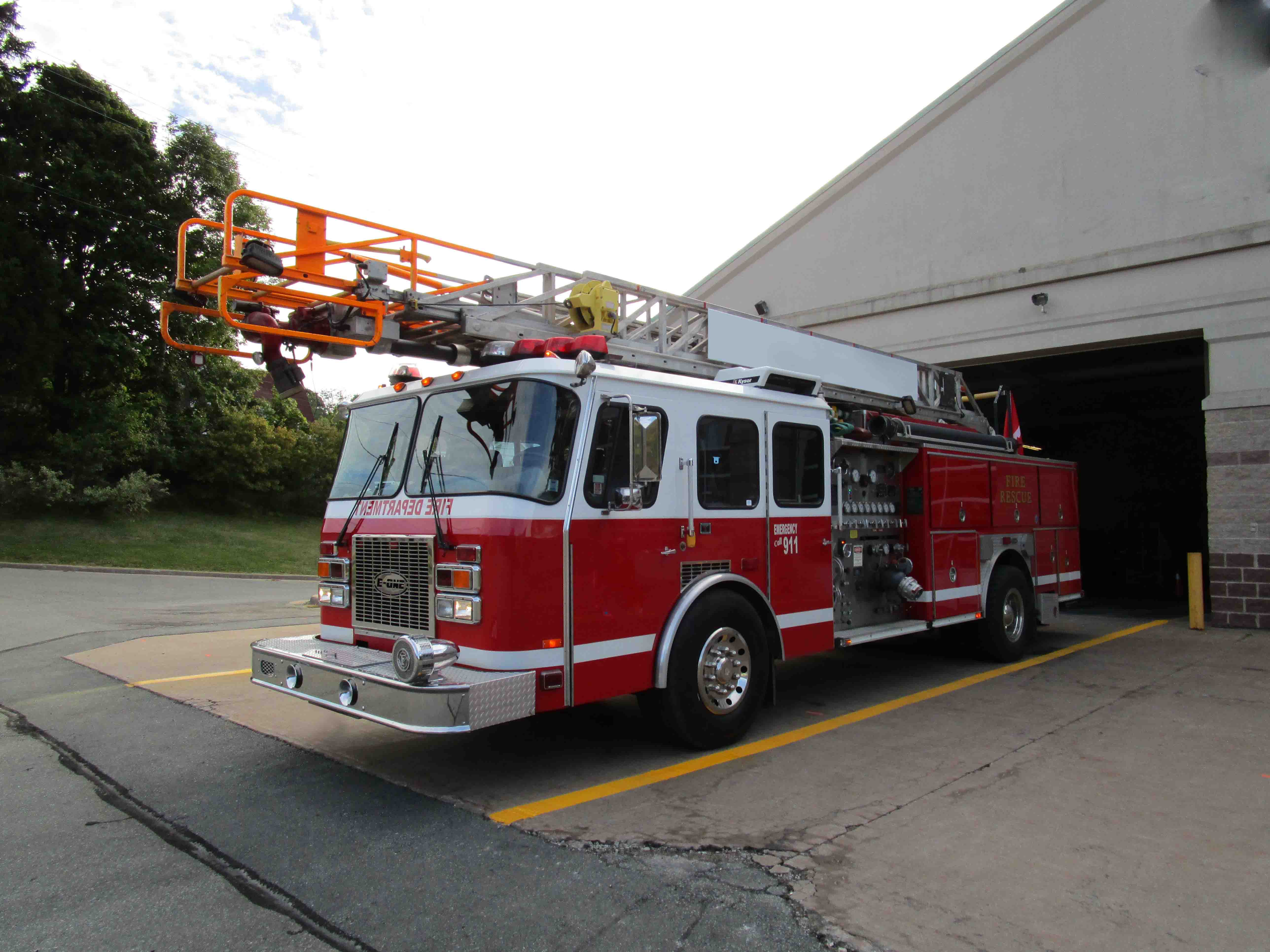 1993 E-One Cyclone 75' Aerial | Used Truck Details