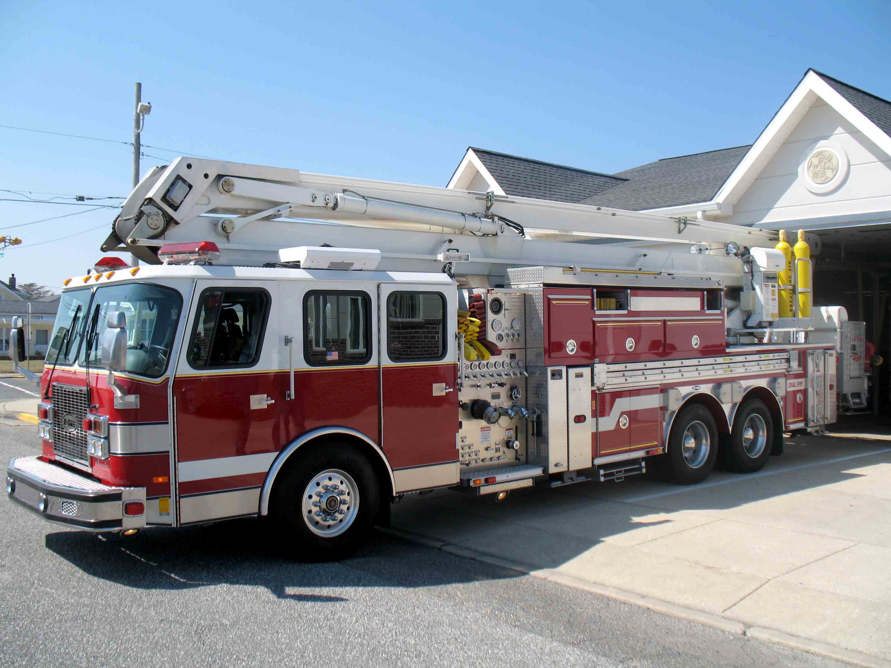 2000 E-One Cyclone II 95' Bronto | Used Truck Details