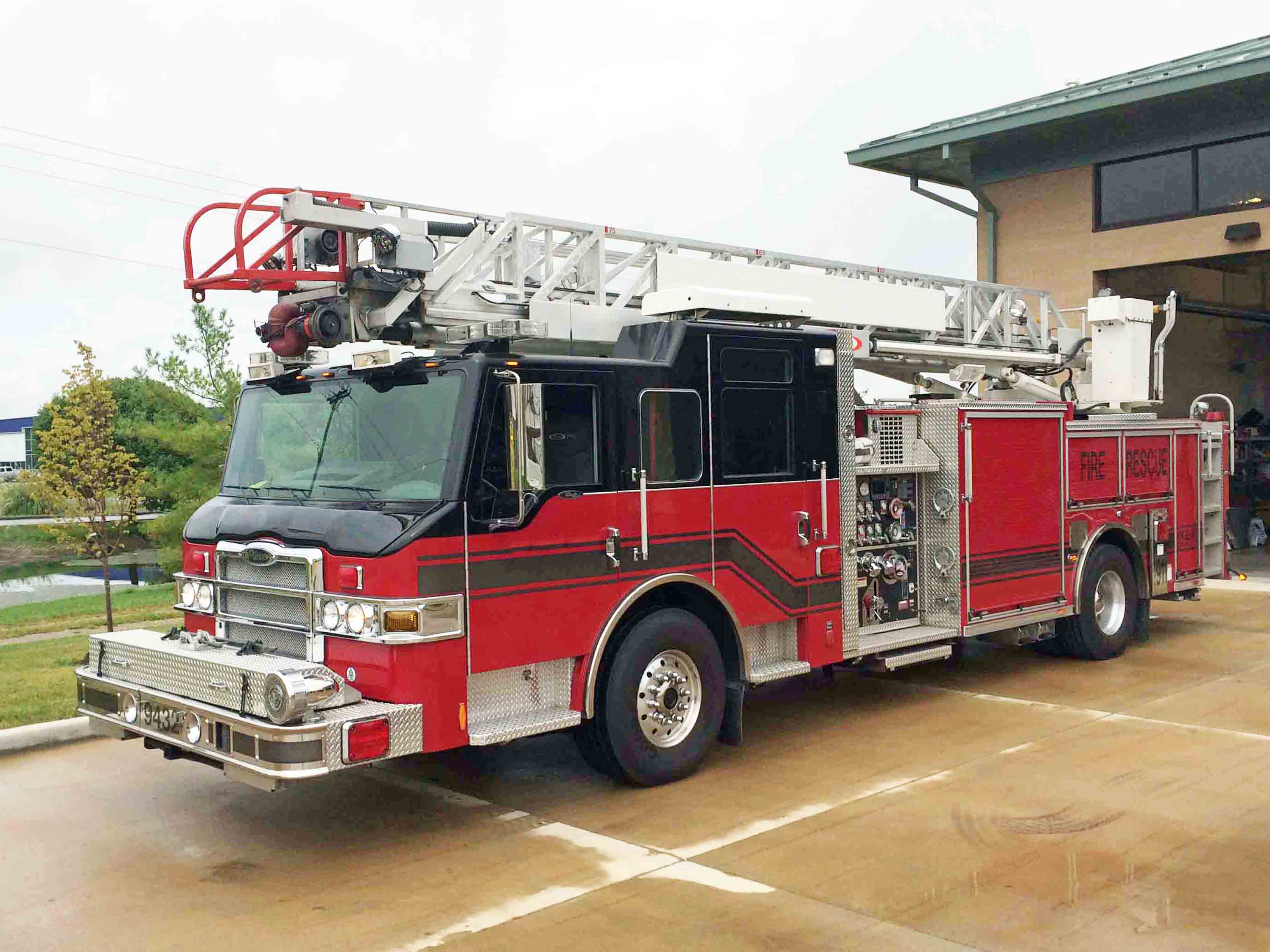 2008 Pierce Velocity 75' Aerial | Used Truck Details