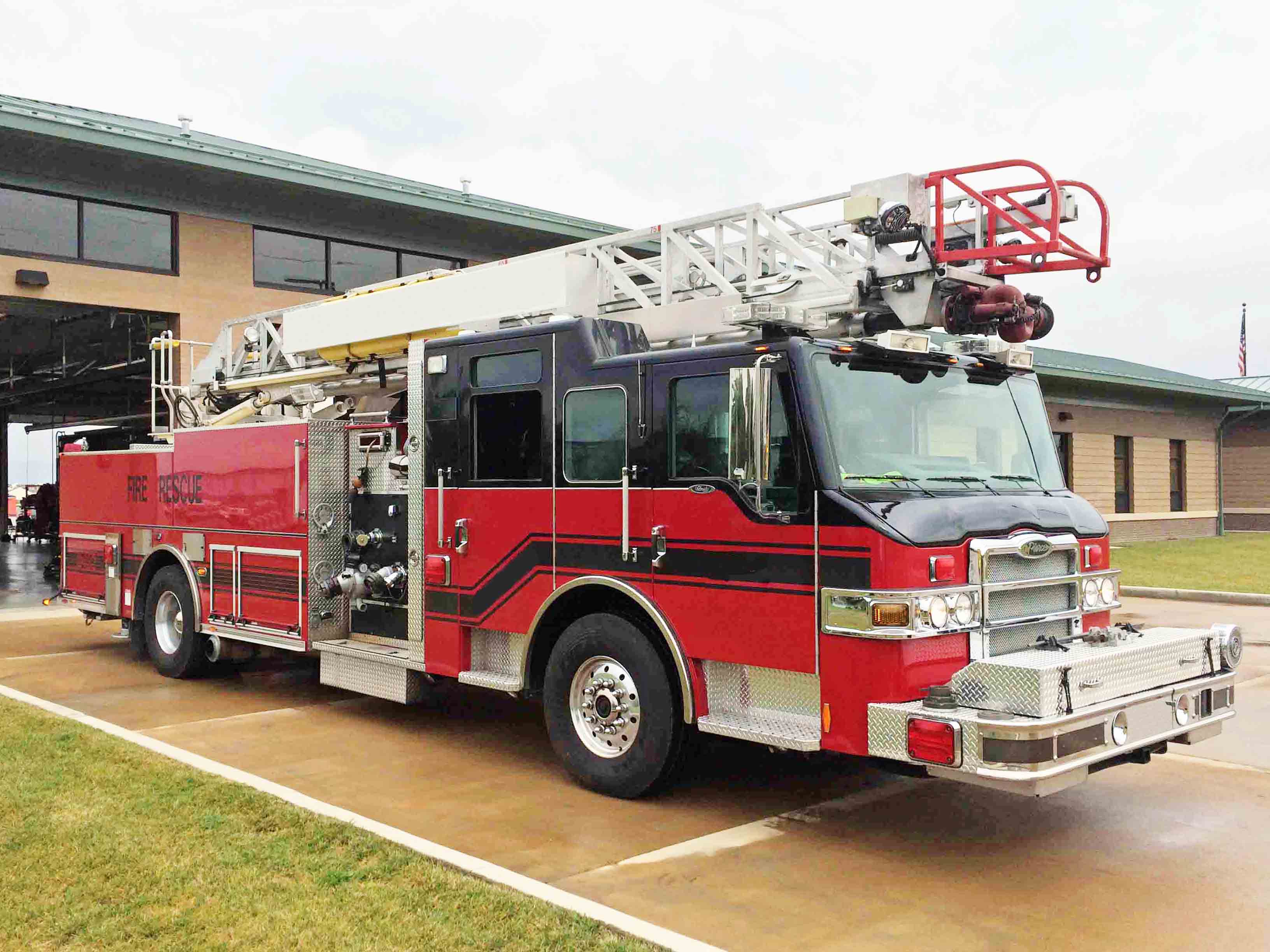 2008 Pierce Velocity 75' Aerial | Used Truck Details