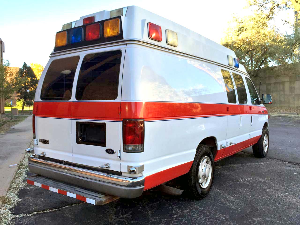 2002 Leader Ford E-350 Type II Ambulance | Used Truck Details