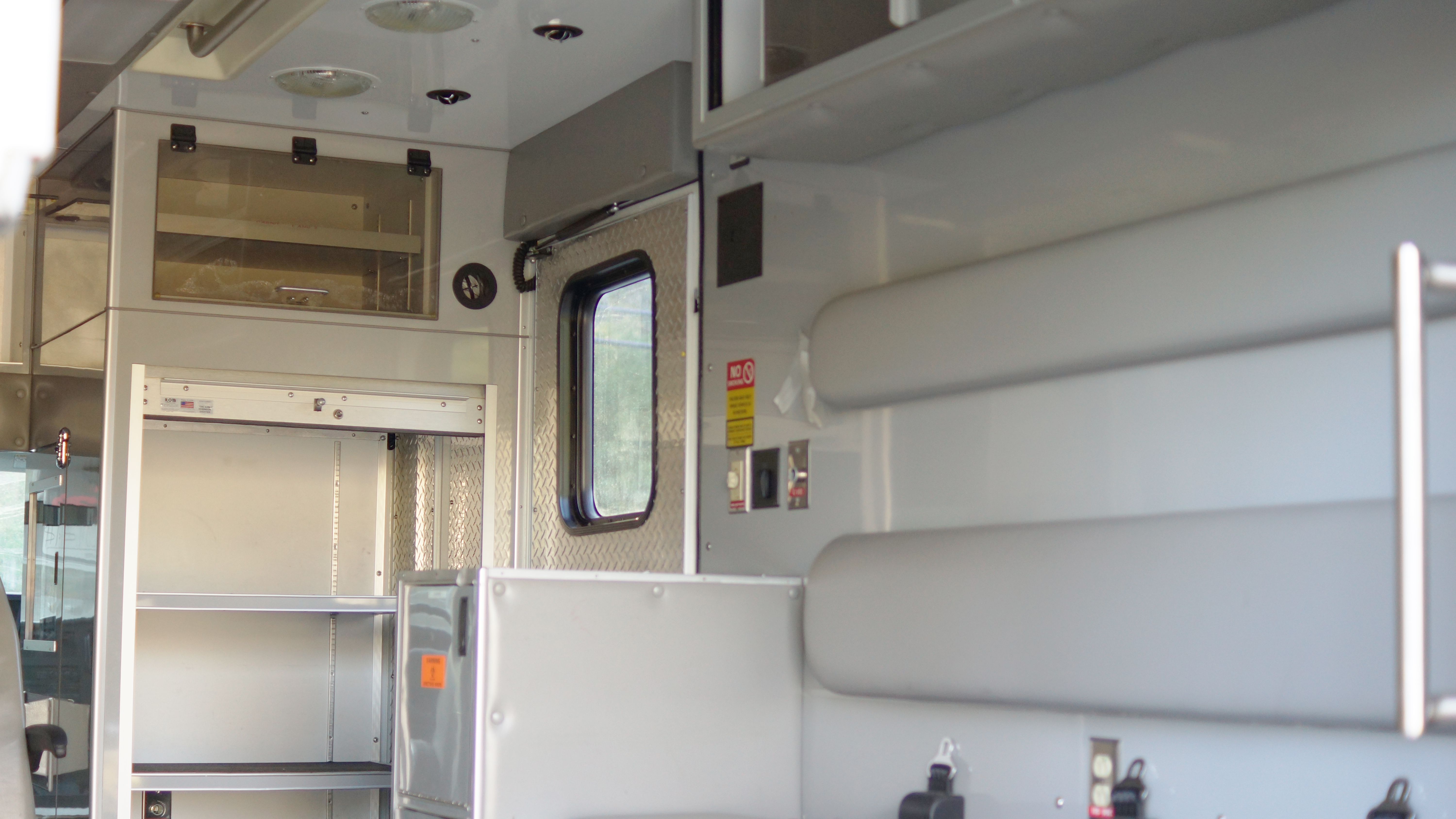 2004 AEV Ford E-450 Trauma Hawk Ambulance | Used Truck Details