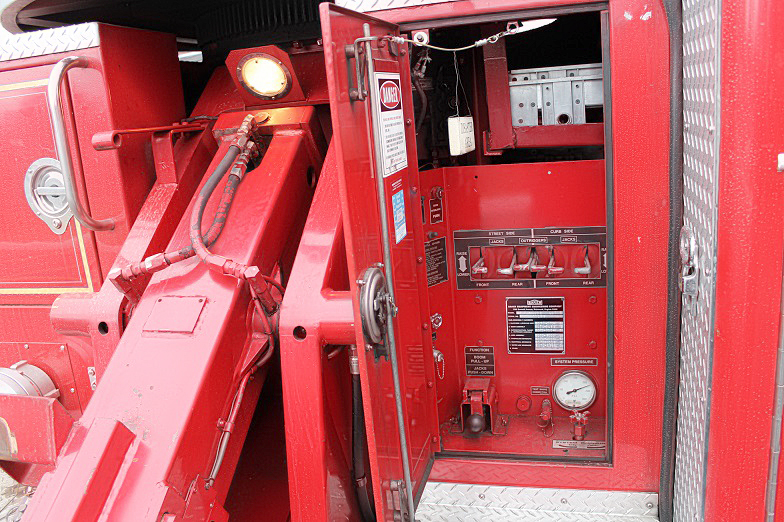 1974 Baker Mack 75' Aerialscope Platform | Used Truck Details