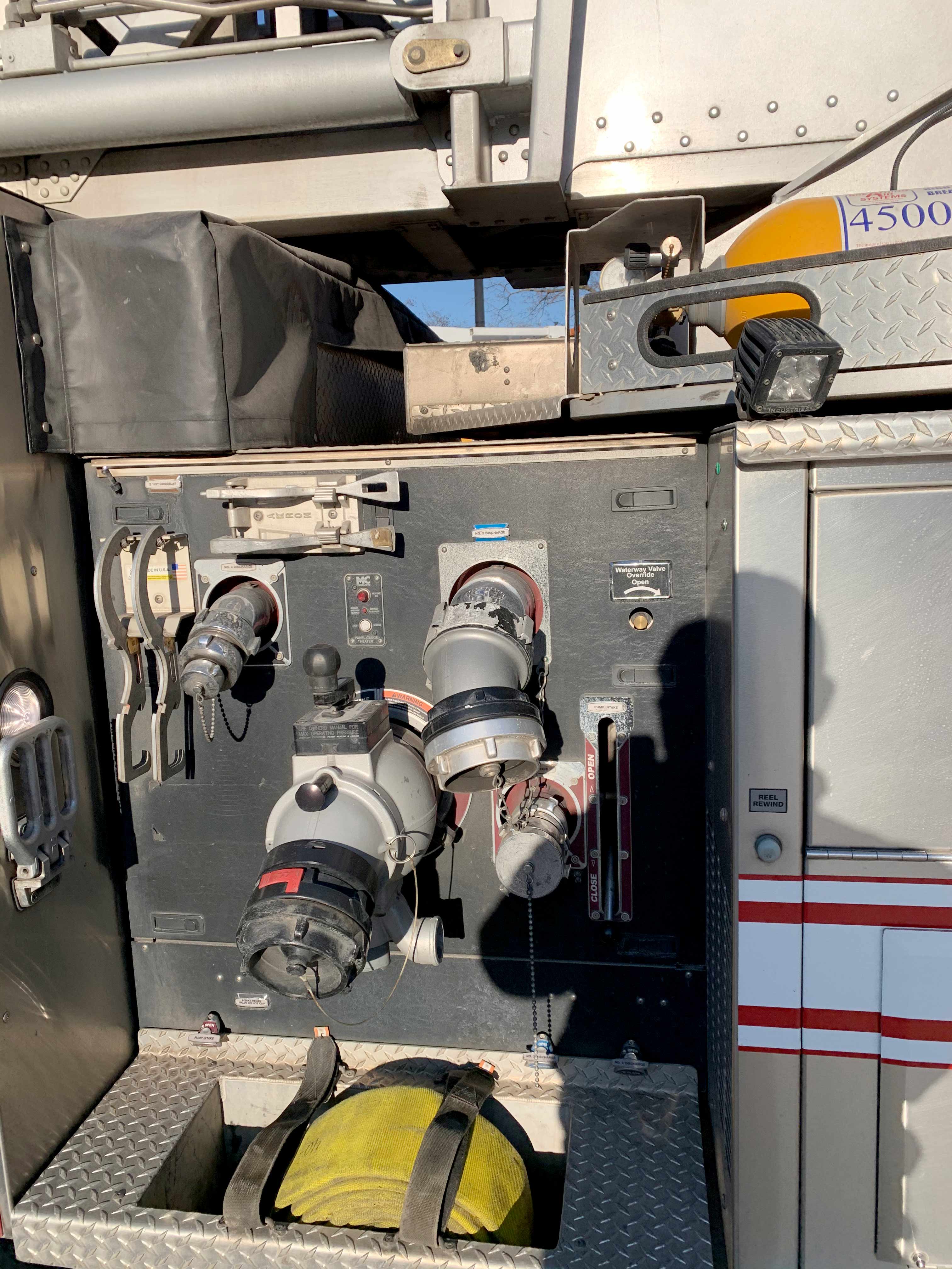 2015 Sutphen 100' Mid-Mount Platform | Used Truck Details