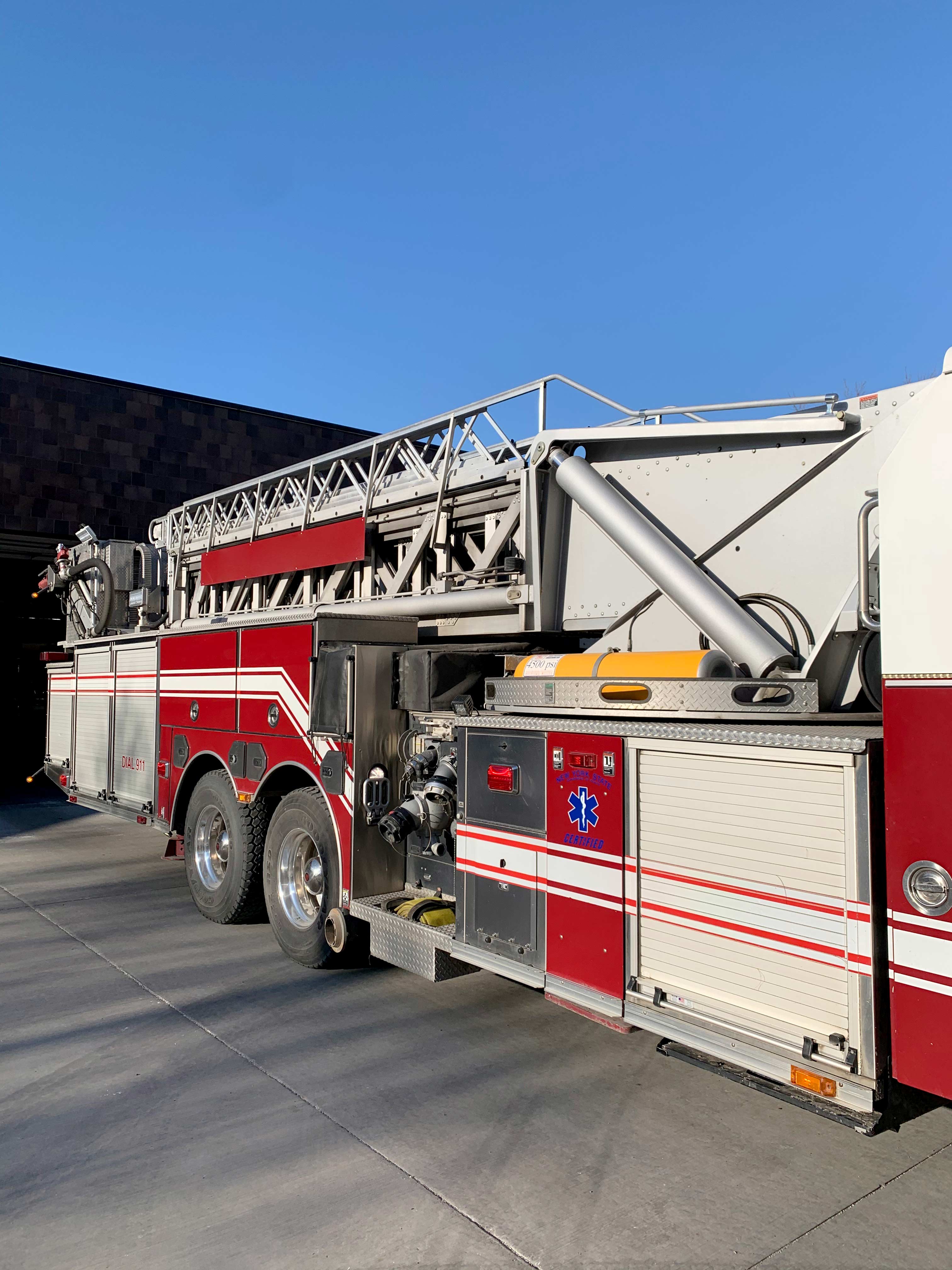 2015 Sutphen 100' Mid-Mount Platform | Used Truck Details