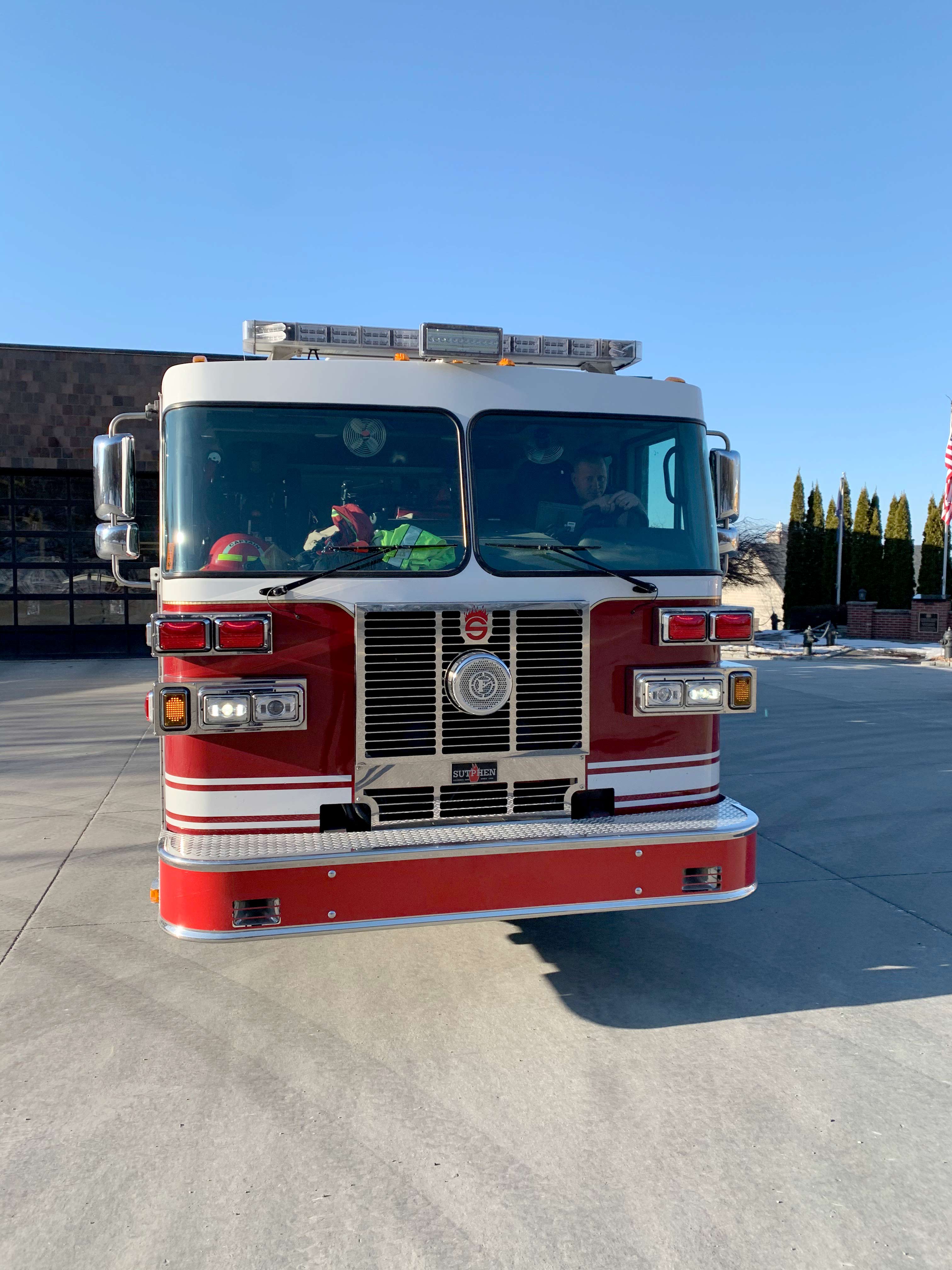 2015 Sutphen 100' Mid-Mount Platform | Used Truck Details