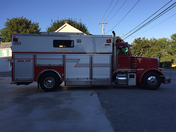 1997 New Lexington Peterbilt Walk-In Rescue | Used Truck Details
