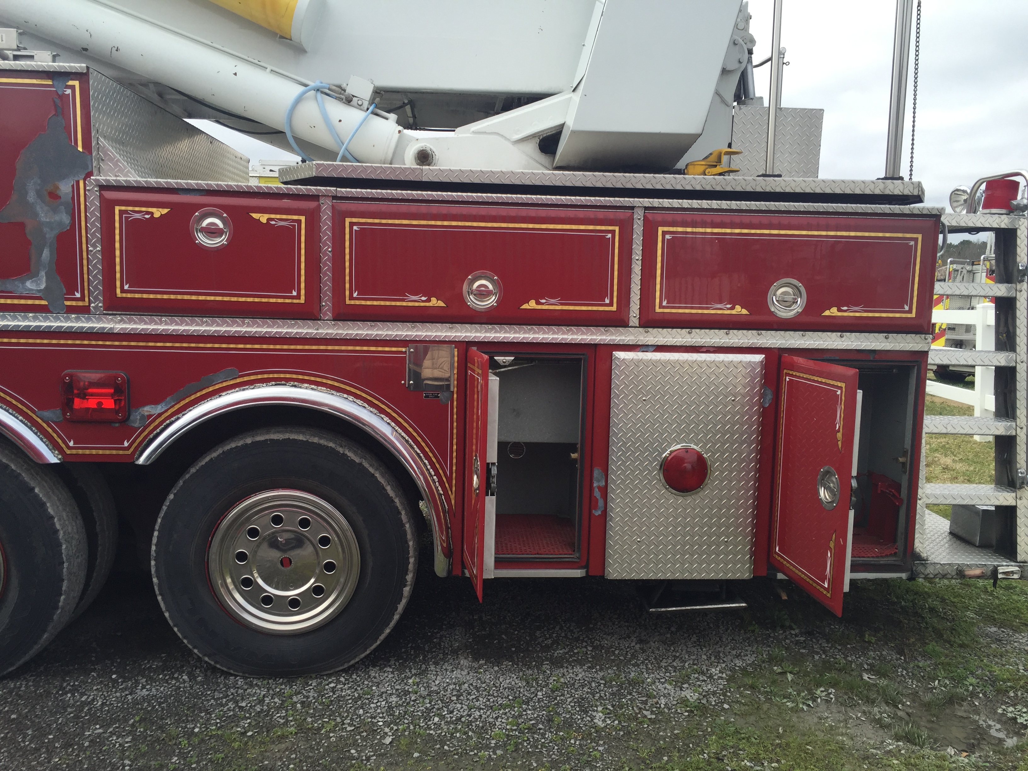 1985 Spartan 102' Grumman Aerial Cat | Used Truck Details