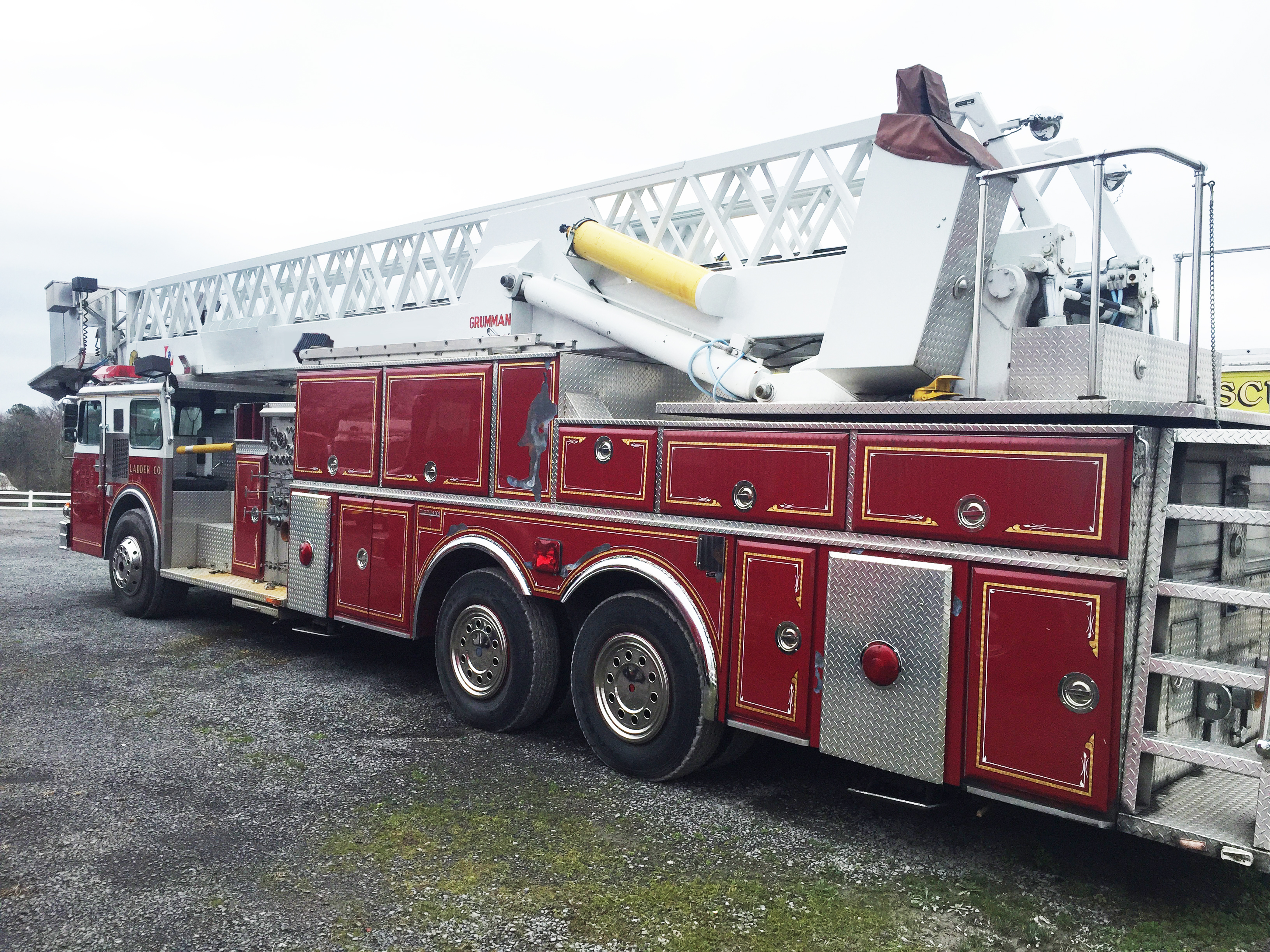 1985 Spartan 102' Grumman Aerial Cat | Used Truck Details