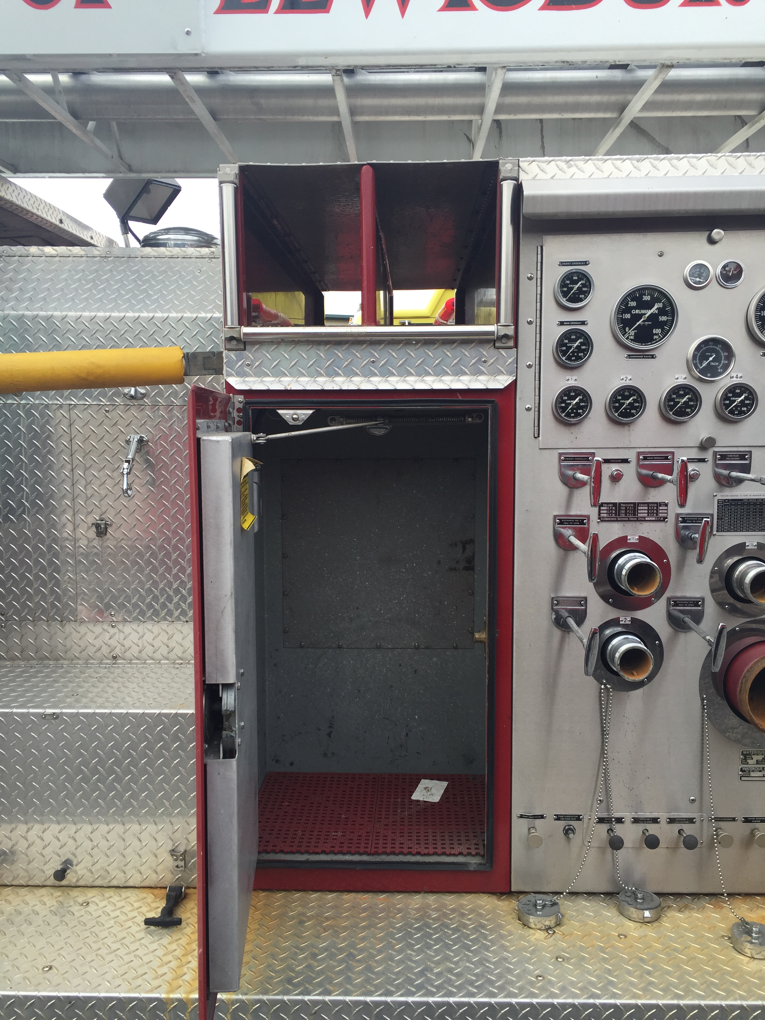 1985 Spartan 102' Grumman Aerial Cat | Used Truck Details