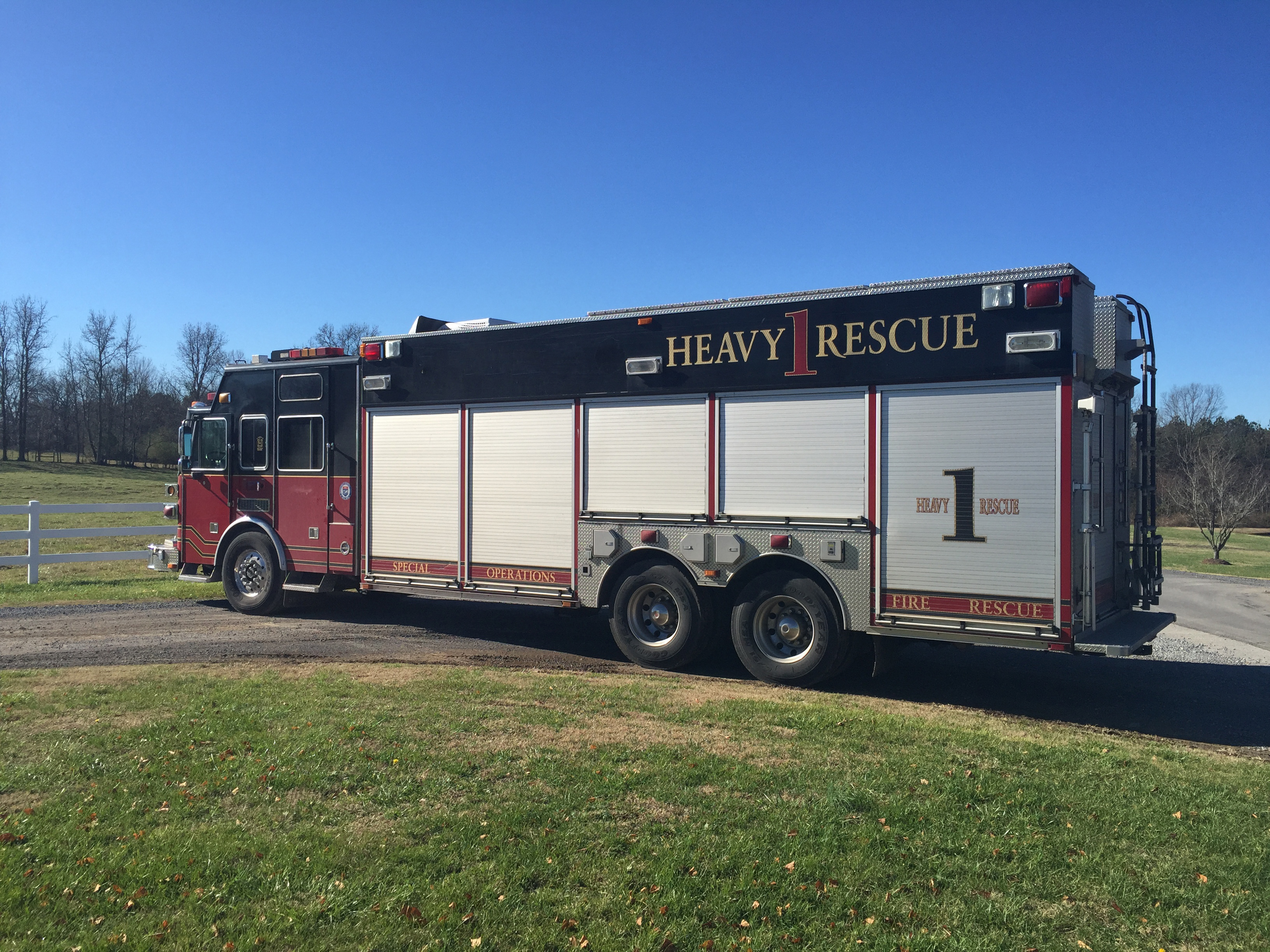 2003 Sutphen Custom Heavy Rescue | Used Truck Details