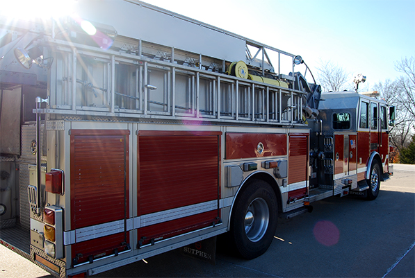 2002 Sutphen SP70 Mid-Mount Mini-Tower | Used Truck Details