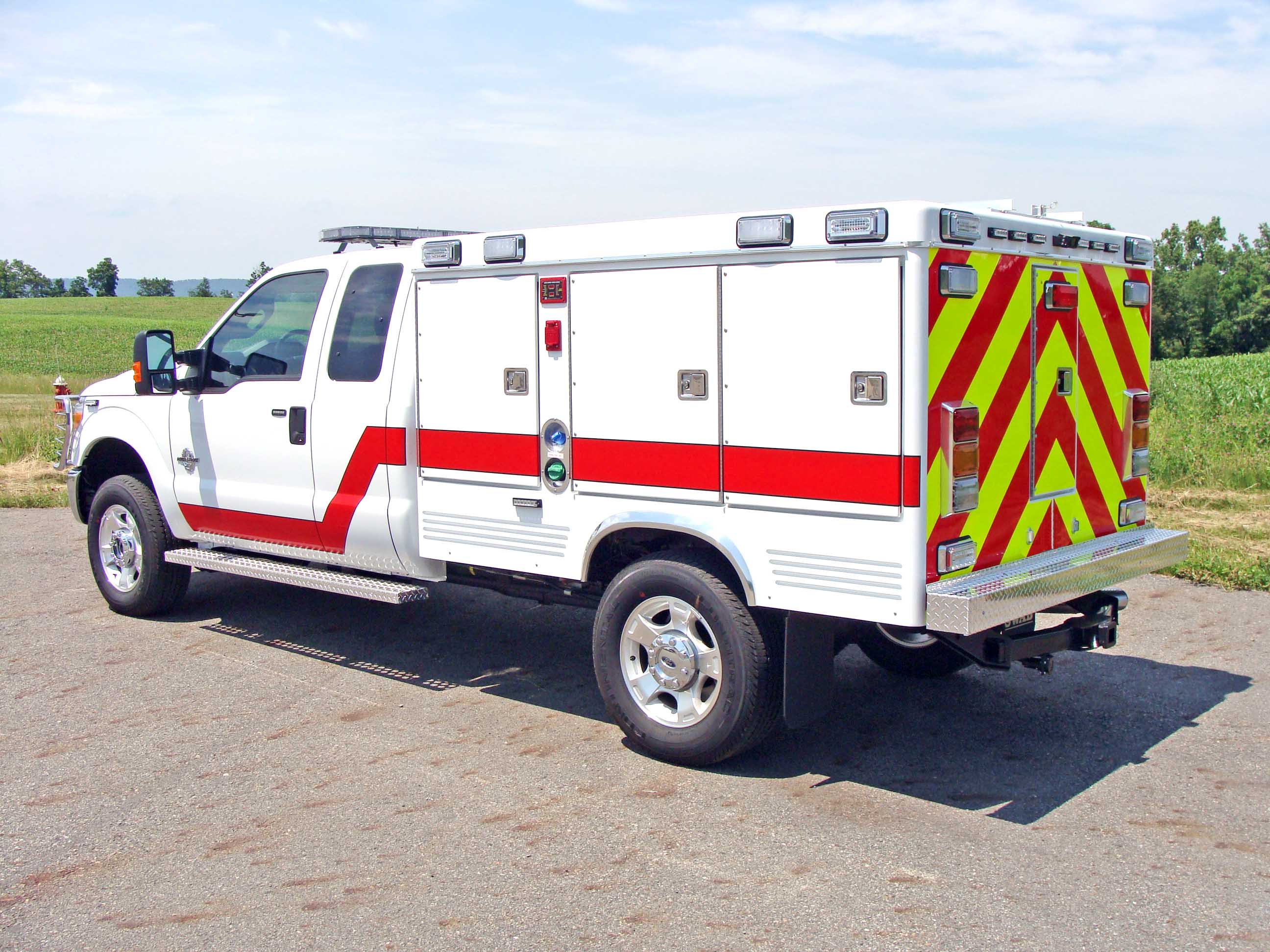 2014 Swab Pioneer F-350 4x4 XLT Light Rescue | Used Truck Details