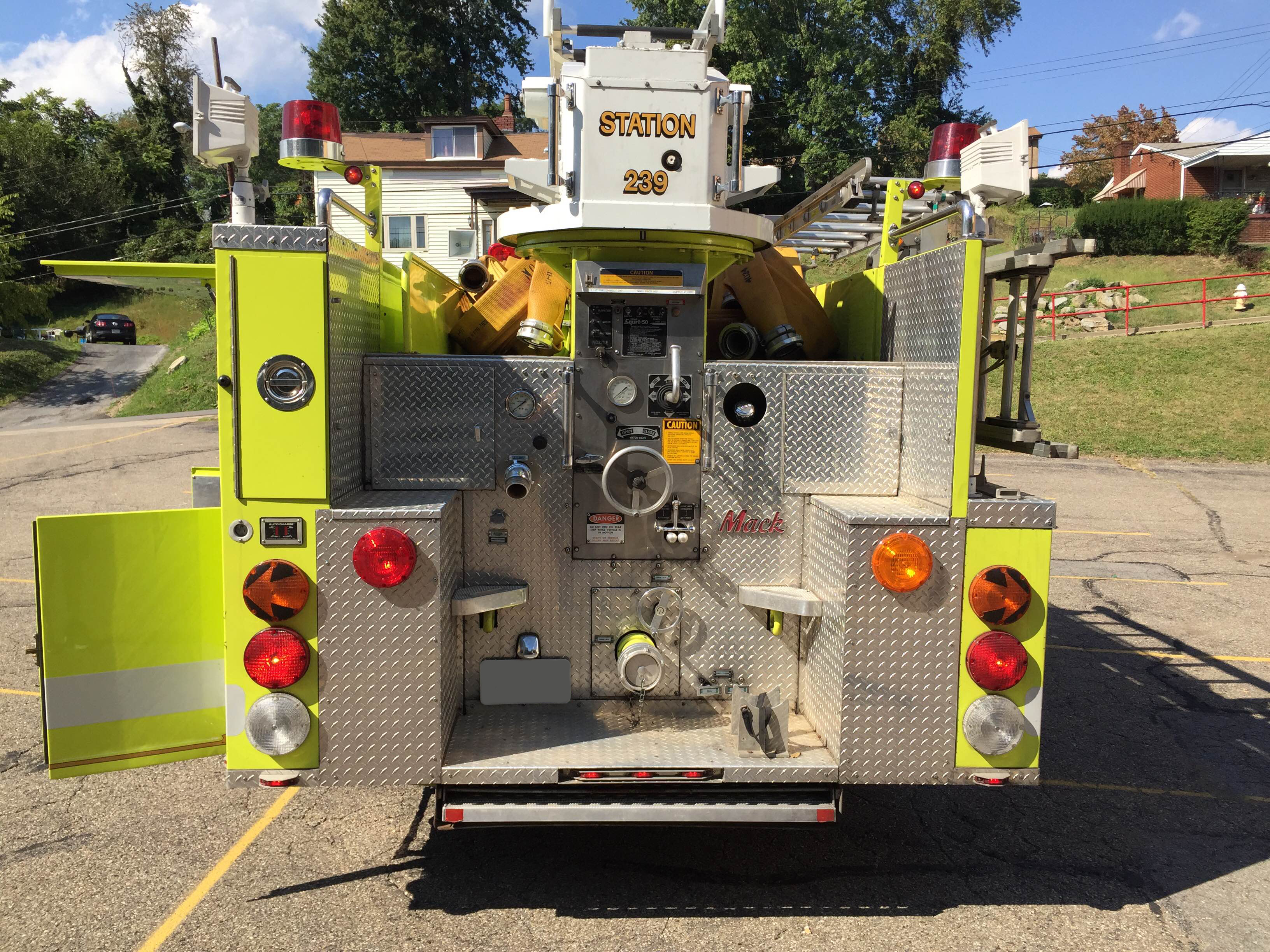 1982 Mack 50' TeleSqurt | Used Truck Details