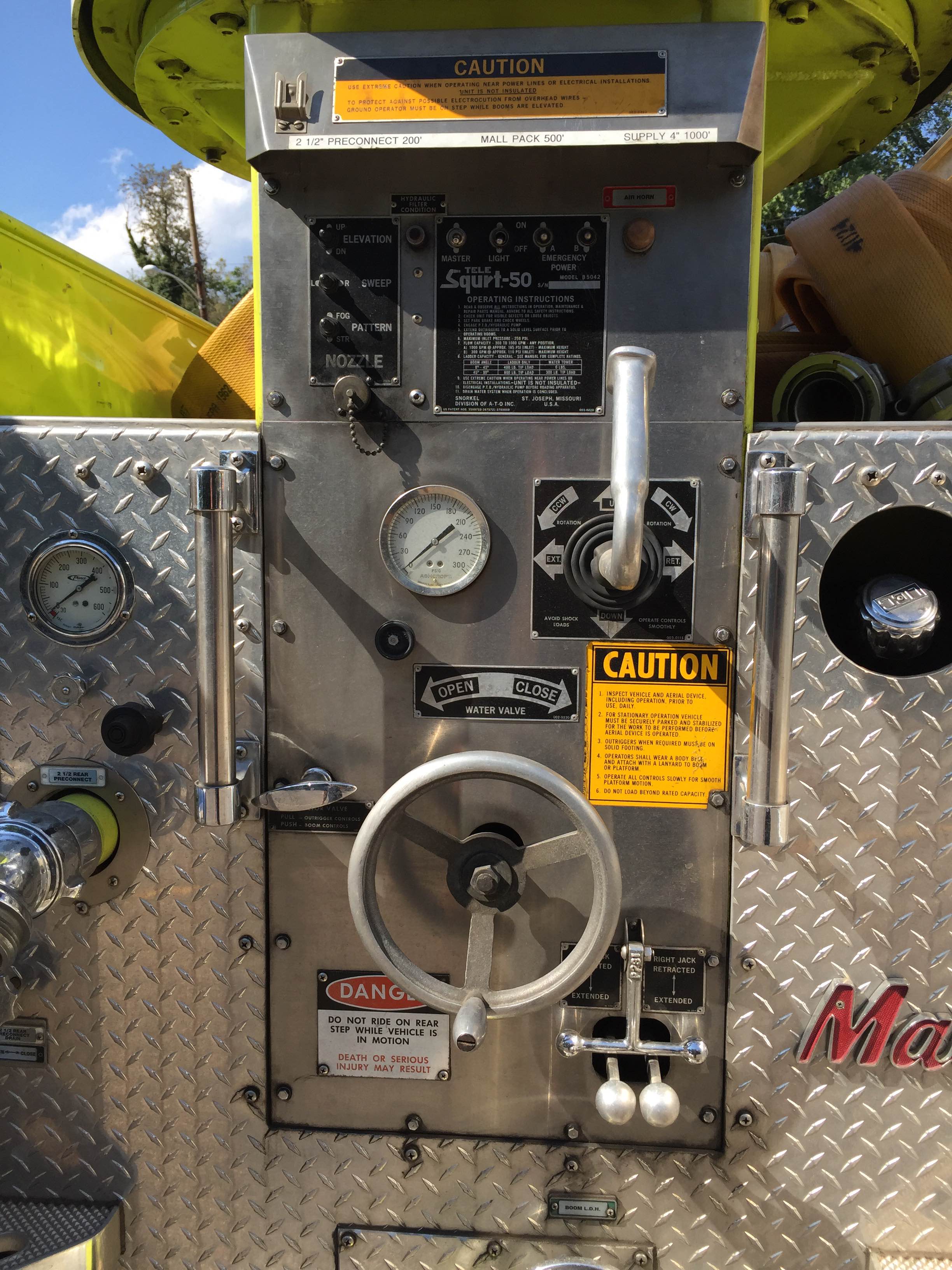 1982 Mack 50' TeleSqurt | Used Truck Details