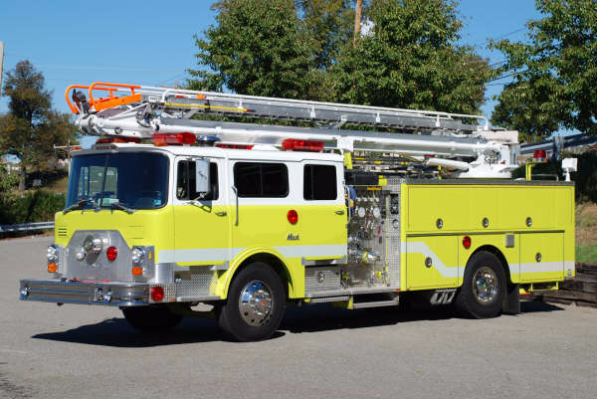 1982 Mack 50' TeleSqurt | Used Truck Details