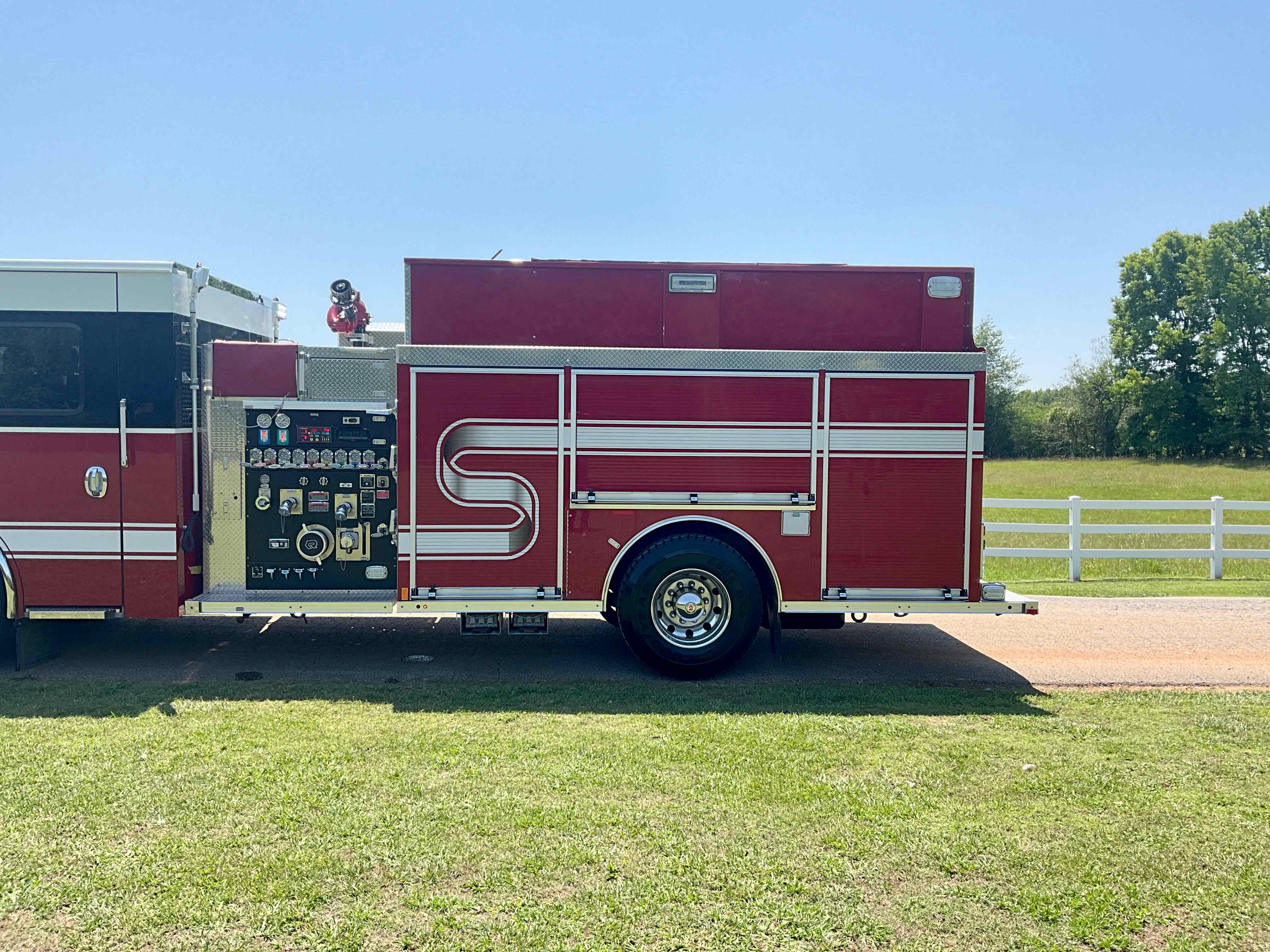 2015 Rosenbauer Commander Custom Pumper | Used Truck Details