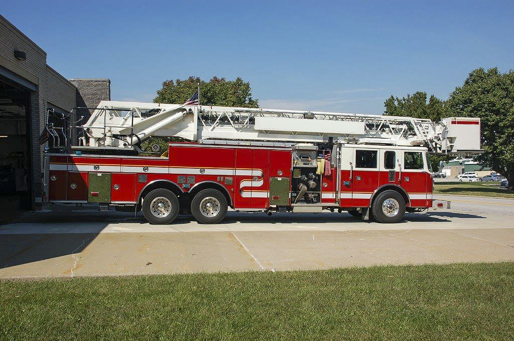 1999 Pierce Dash 100' Platform | Used Truck Details