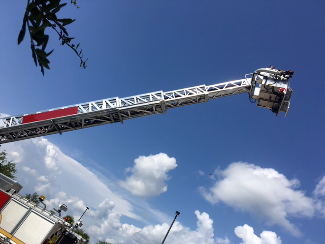 2004 Sutphen 95' Mid-Mount Tower | Used Truck Details