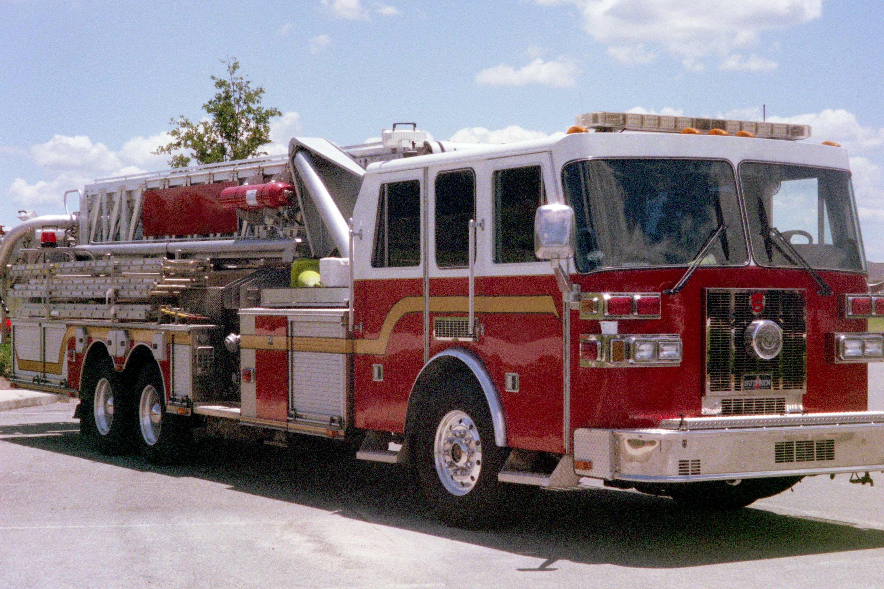 2004 Sutphen 95' Mid-Mount Tower | Used Truck Details