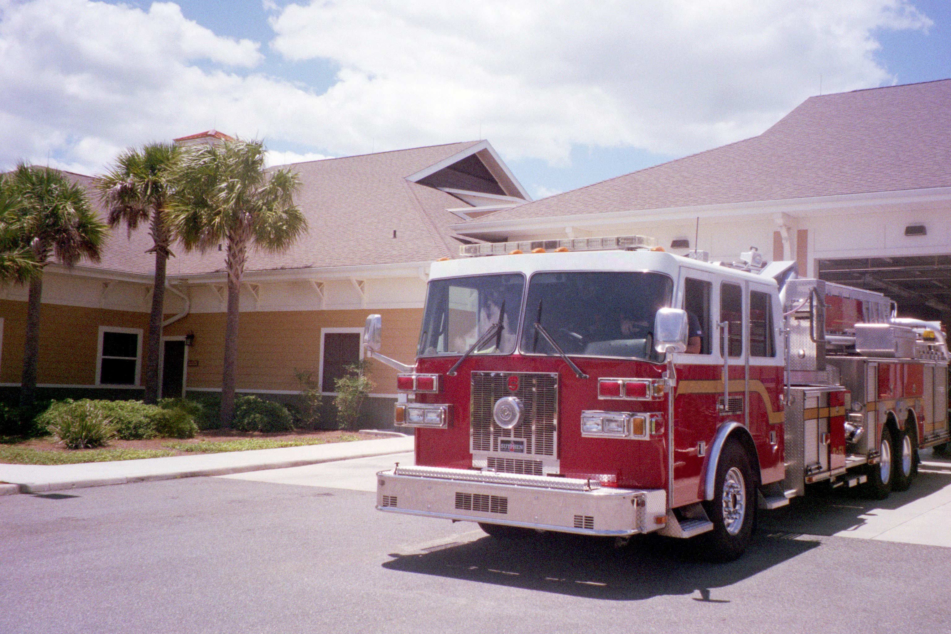 2004 Sutphen 95' Mid-Mount Tower | Used Truck Details