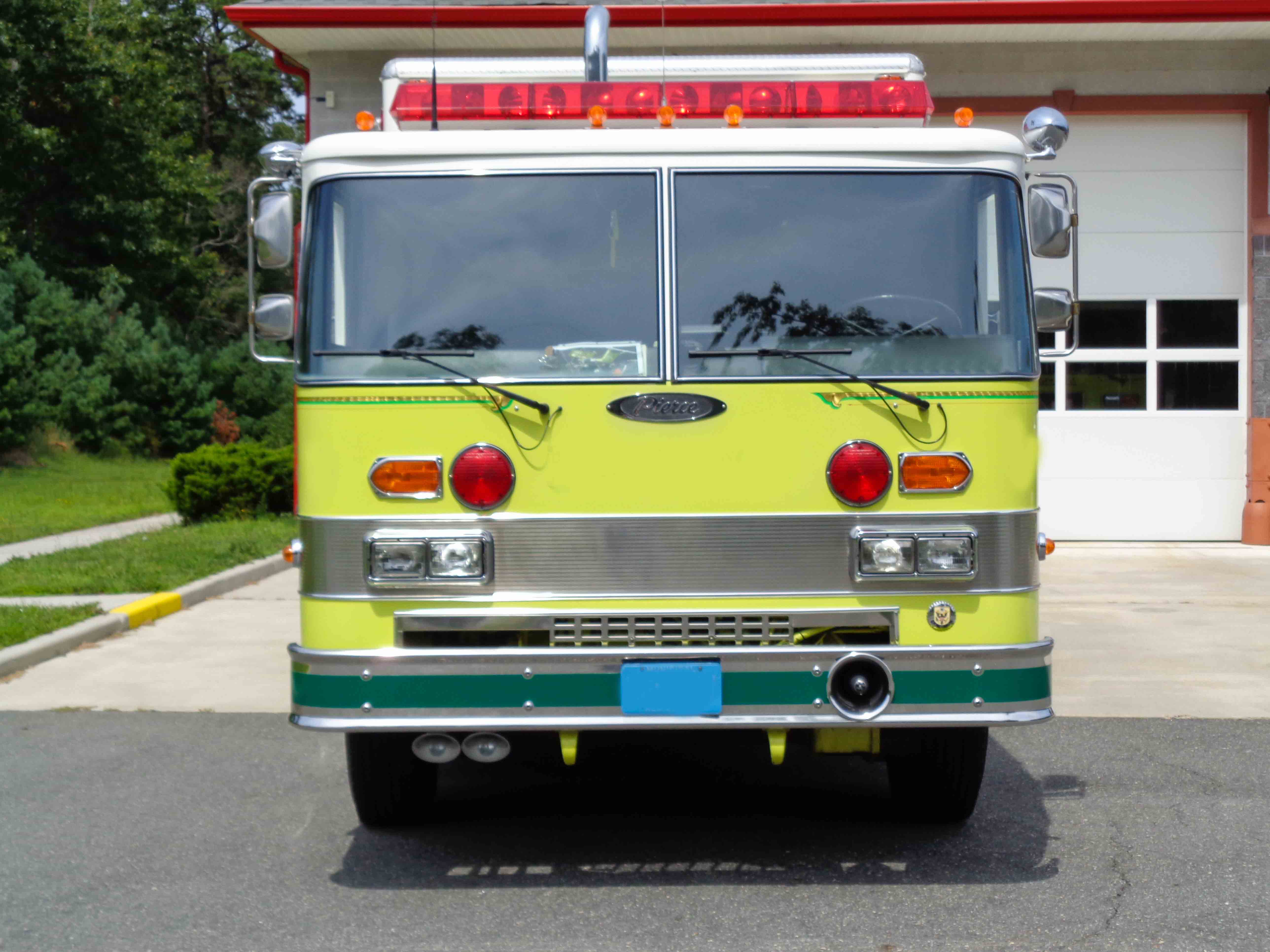 1990 Pierce Walk-In Rescue | Used Truck Details