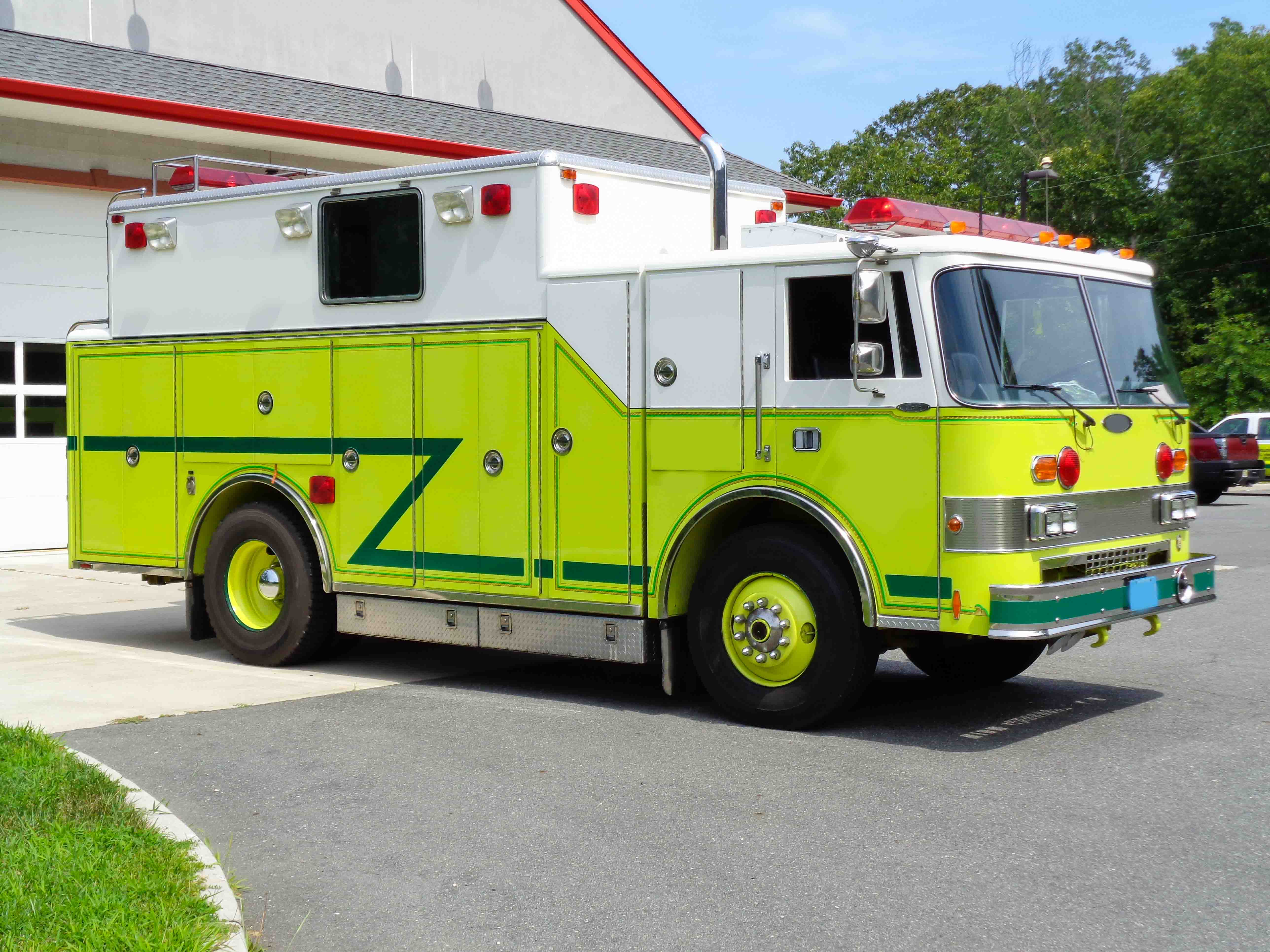 1990 Pierce Walk-In Rescue | Used Truck Details