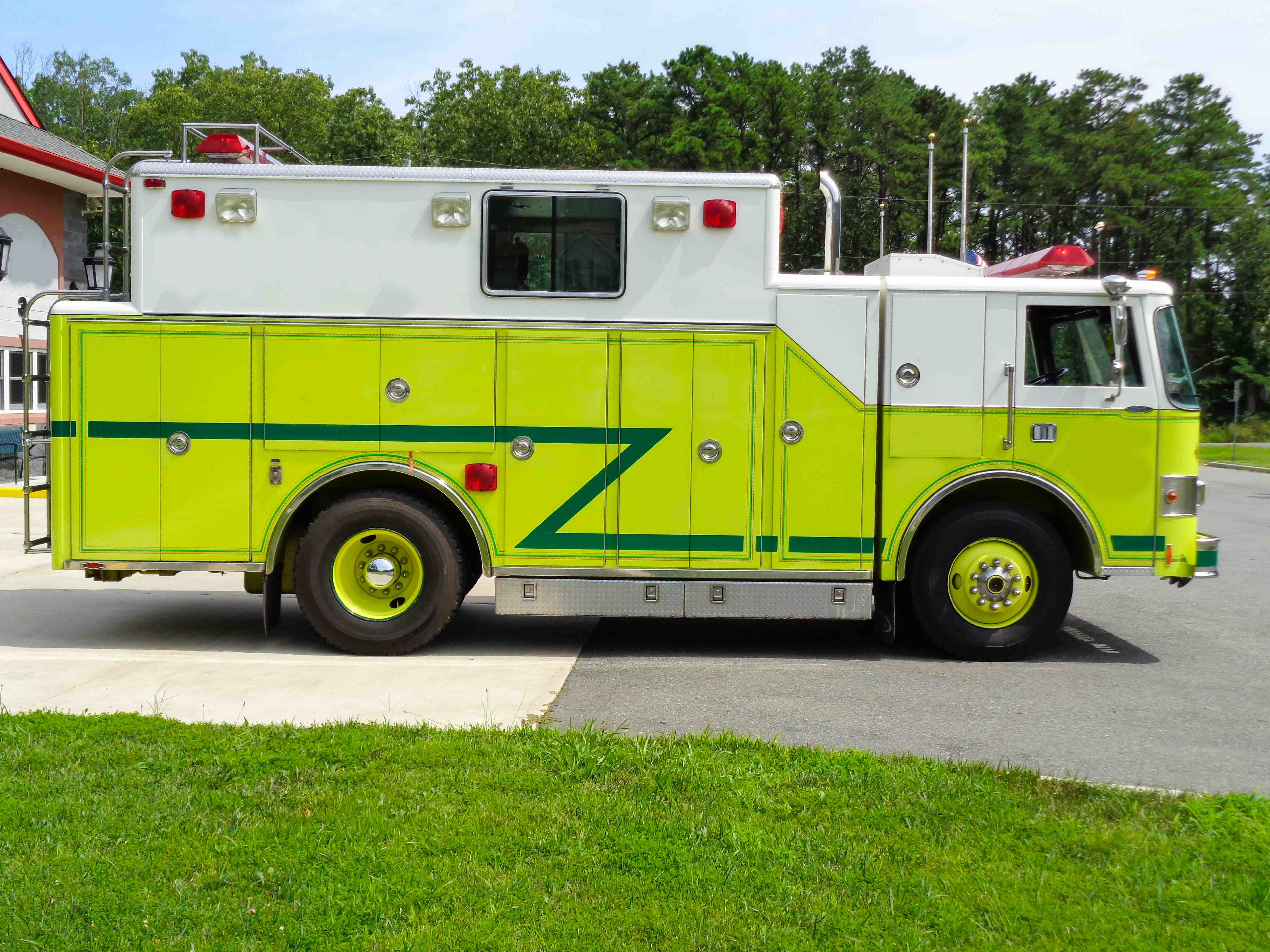 1990 Pierce Walk-In Rescue | Used Truck Details