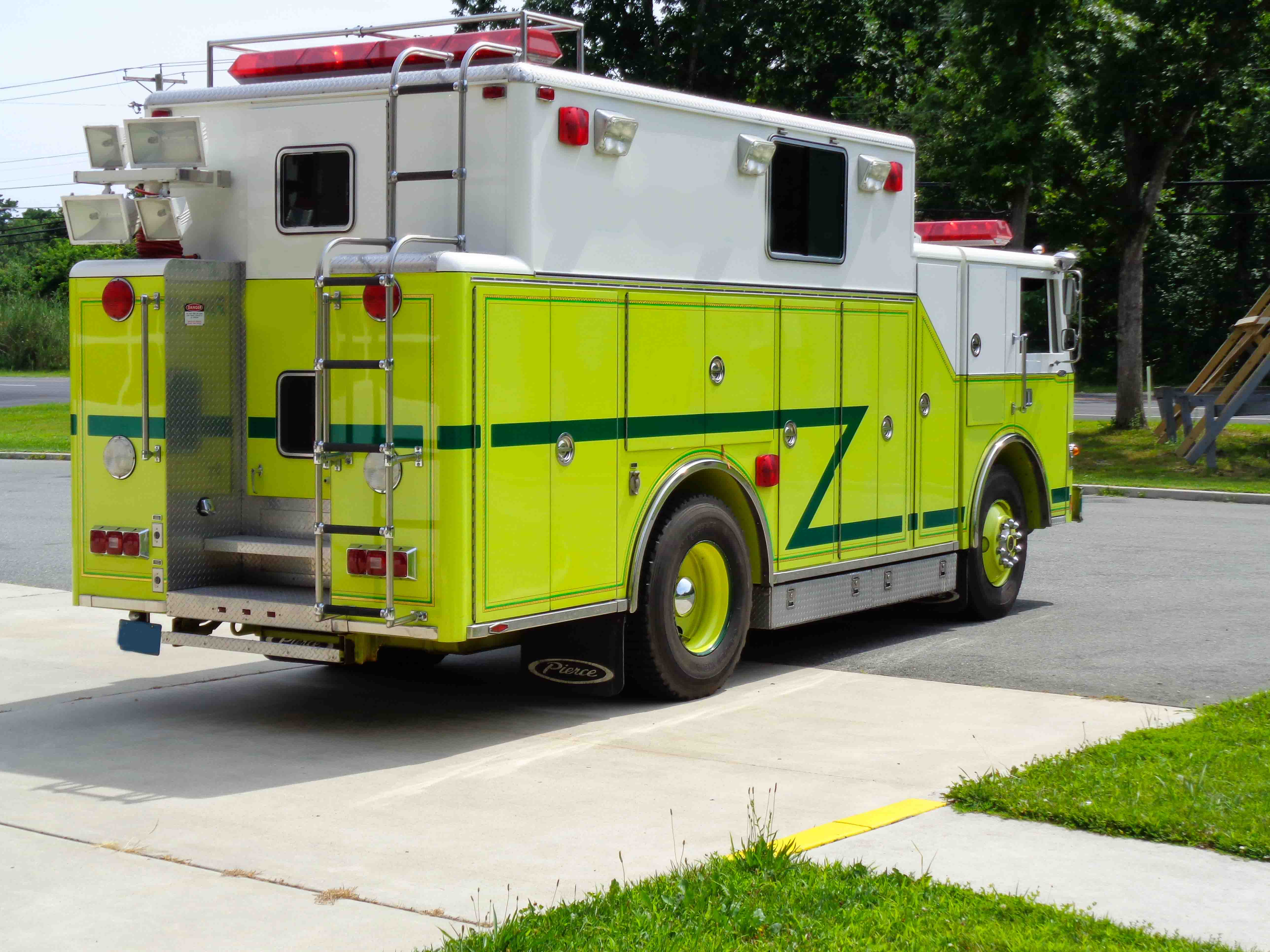 1990 Pierce Walk-In Rescue | Used Truck Details