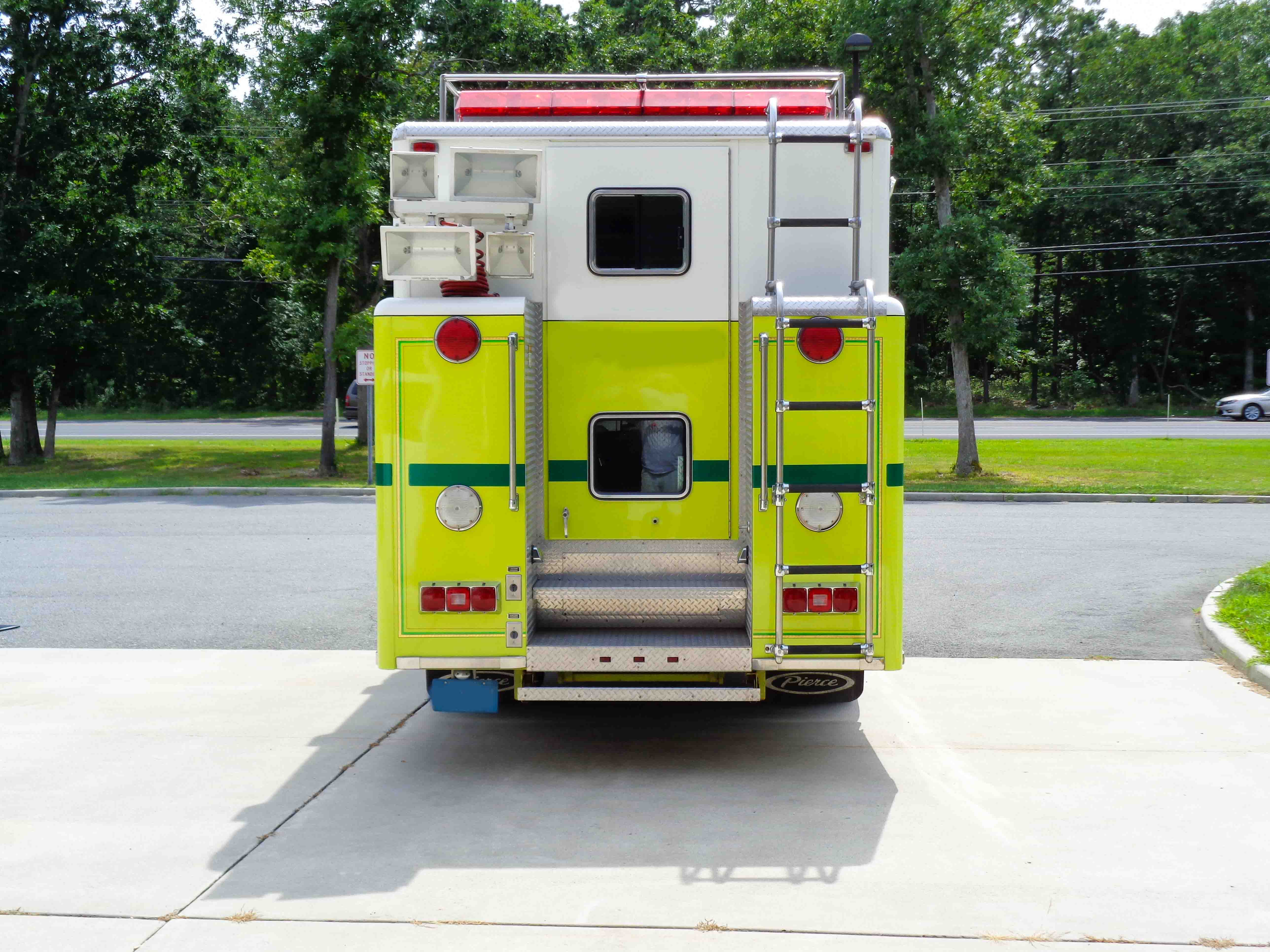 1990 Pierce Walk-In Rescue | Used Truck Details