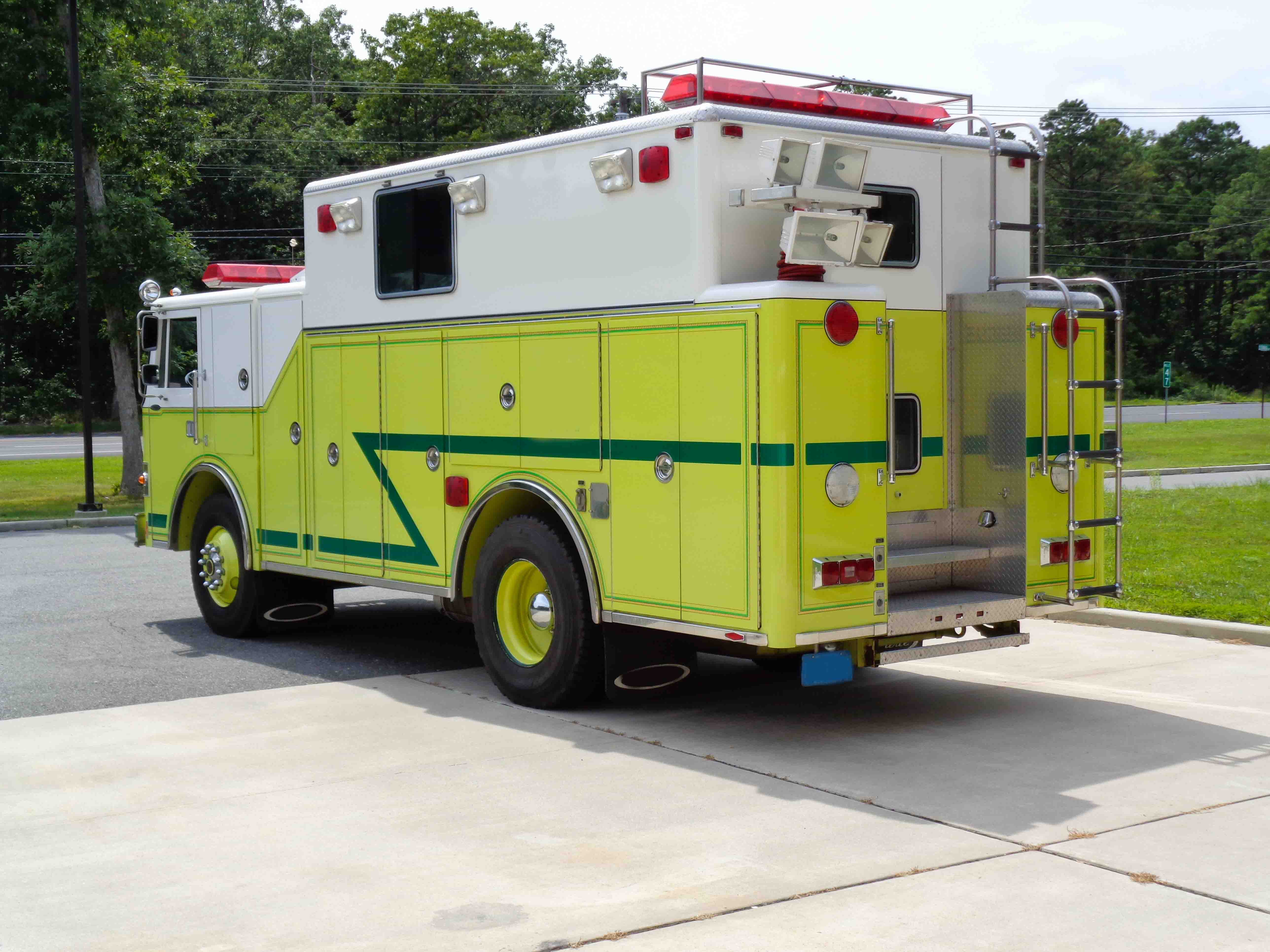 1990 Pierce Walk-In Rescue | Used Truck Details