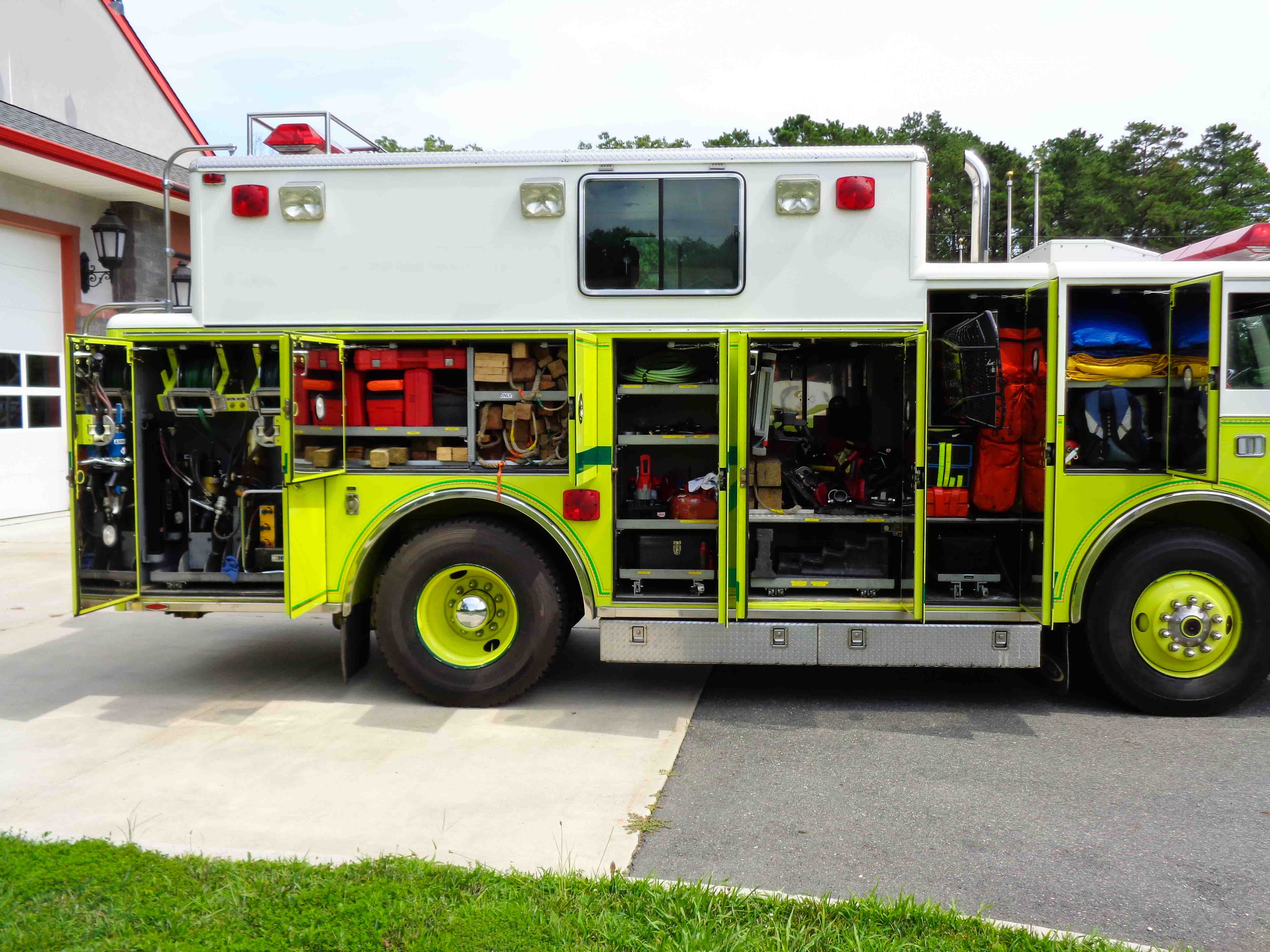 1990 Pierce Walk-In Rescue | Used Truck Details