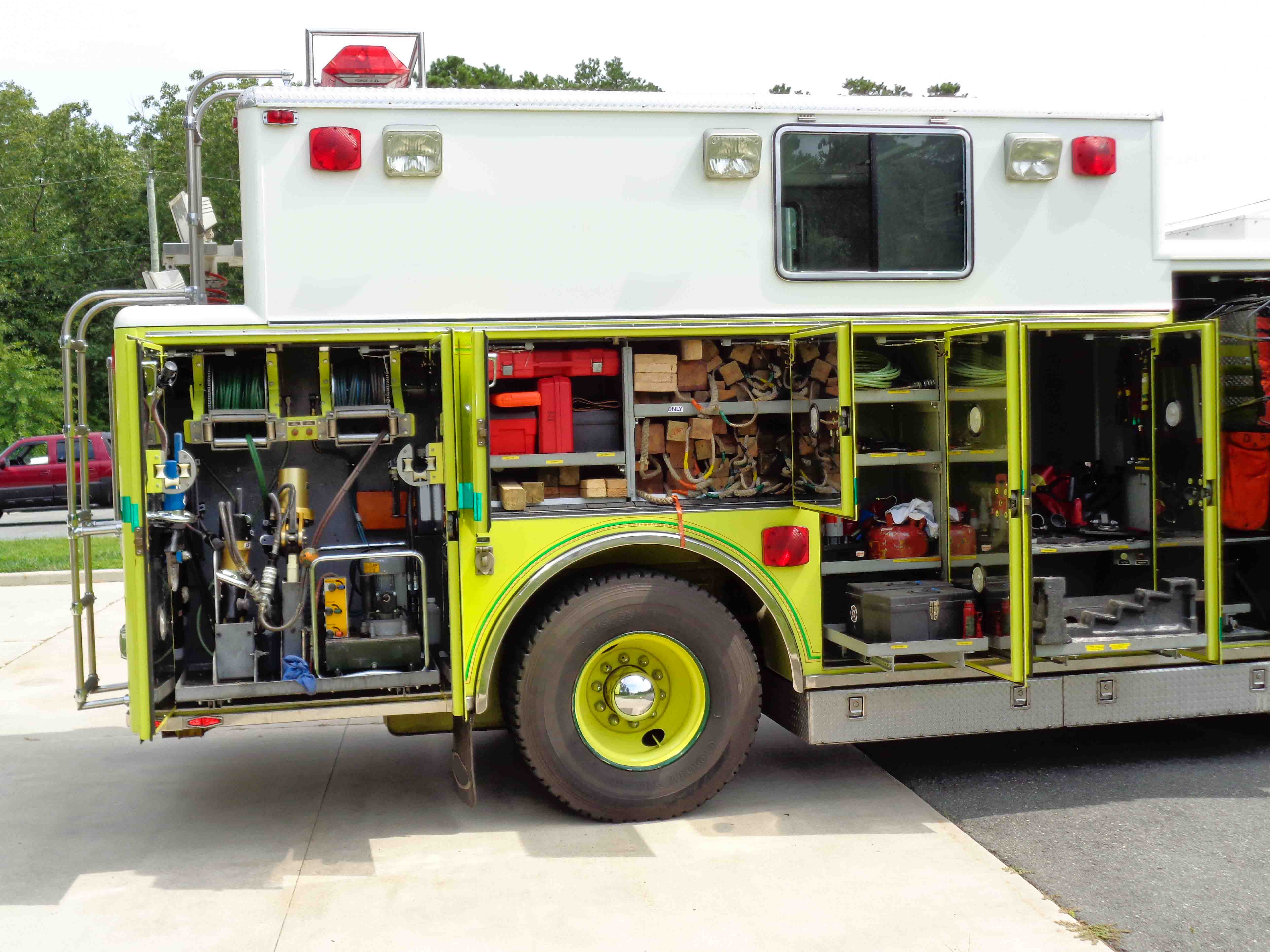 1990 Pierce Walk-In Rescue | Used Truck Details