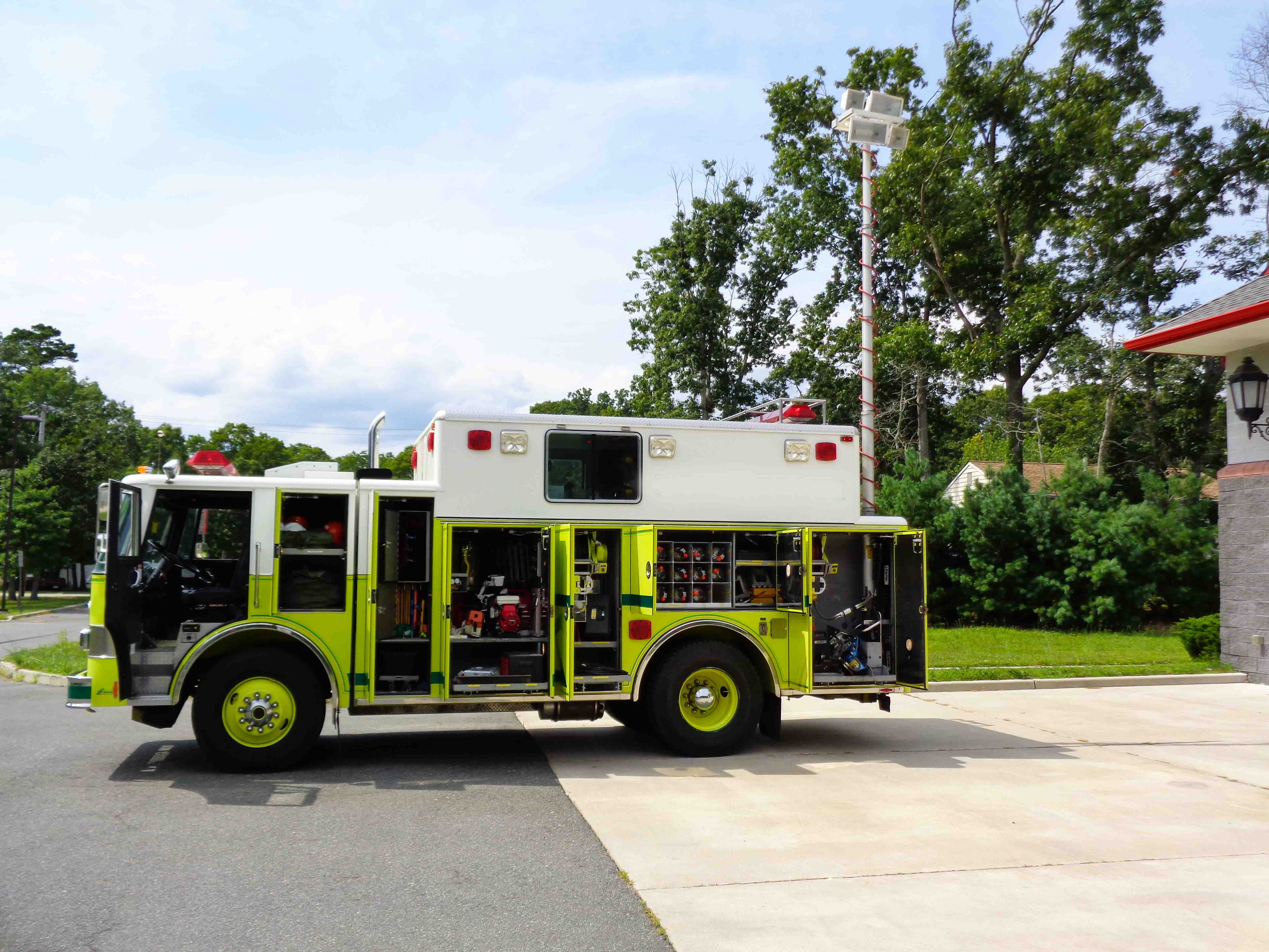 1990 Pierce Walk-In Rescue | Used Truck Details